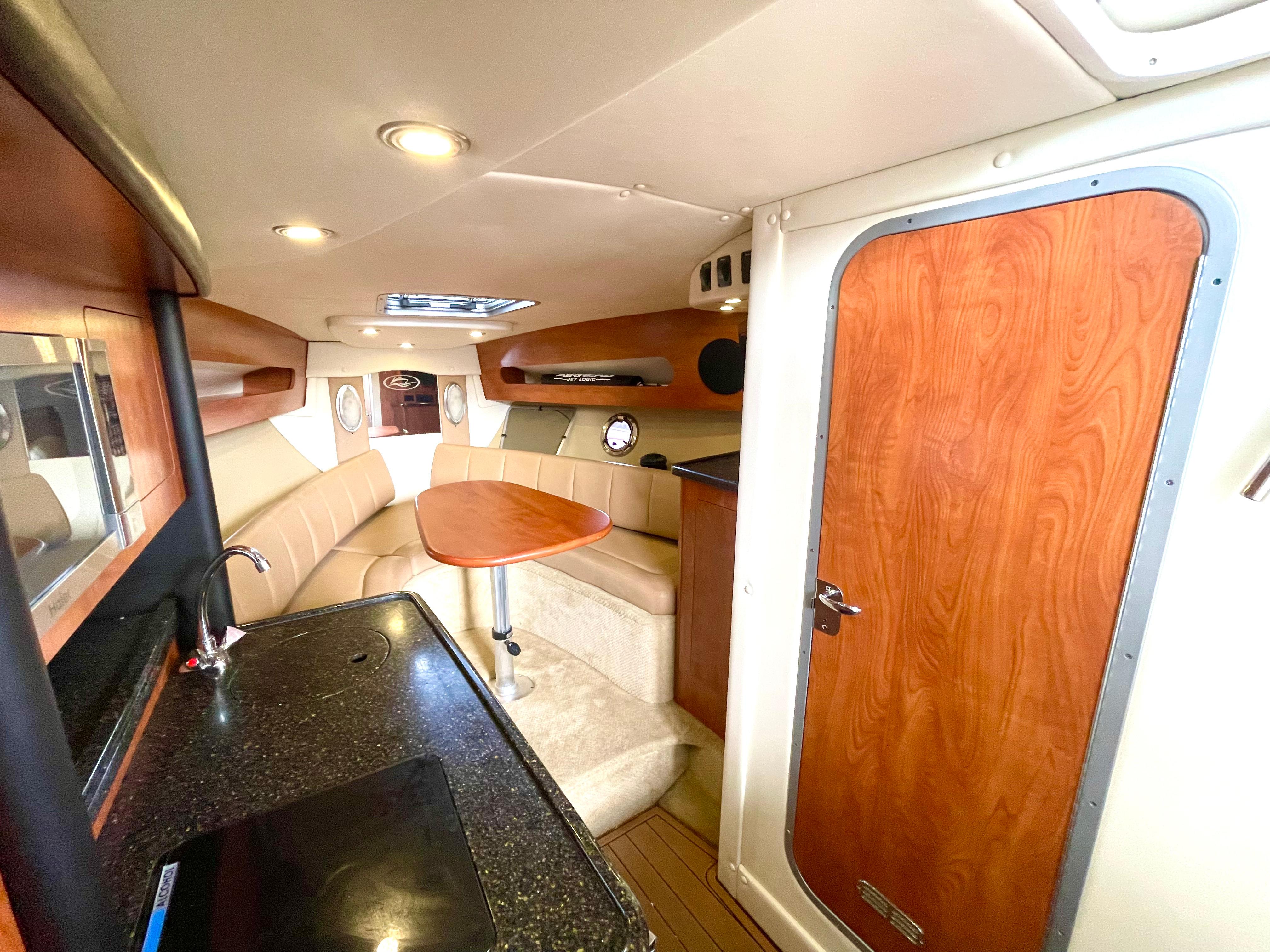 2013 Rinker 290 Express Cruiser Cruiser for sale - YachtWorld