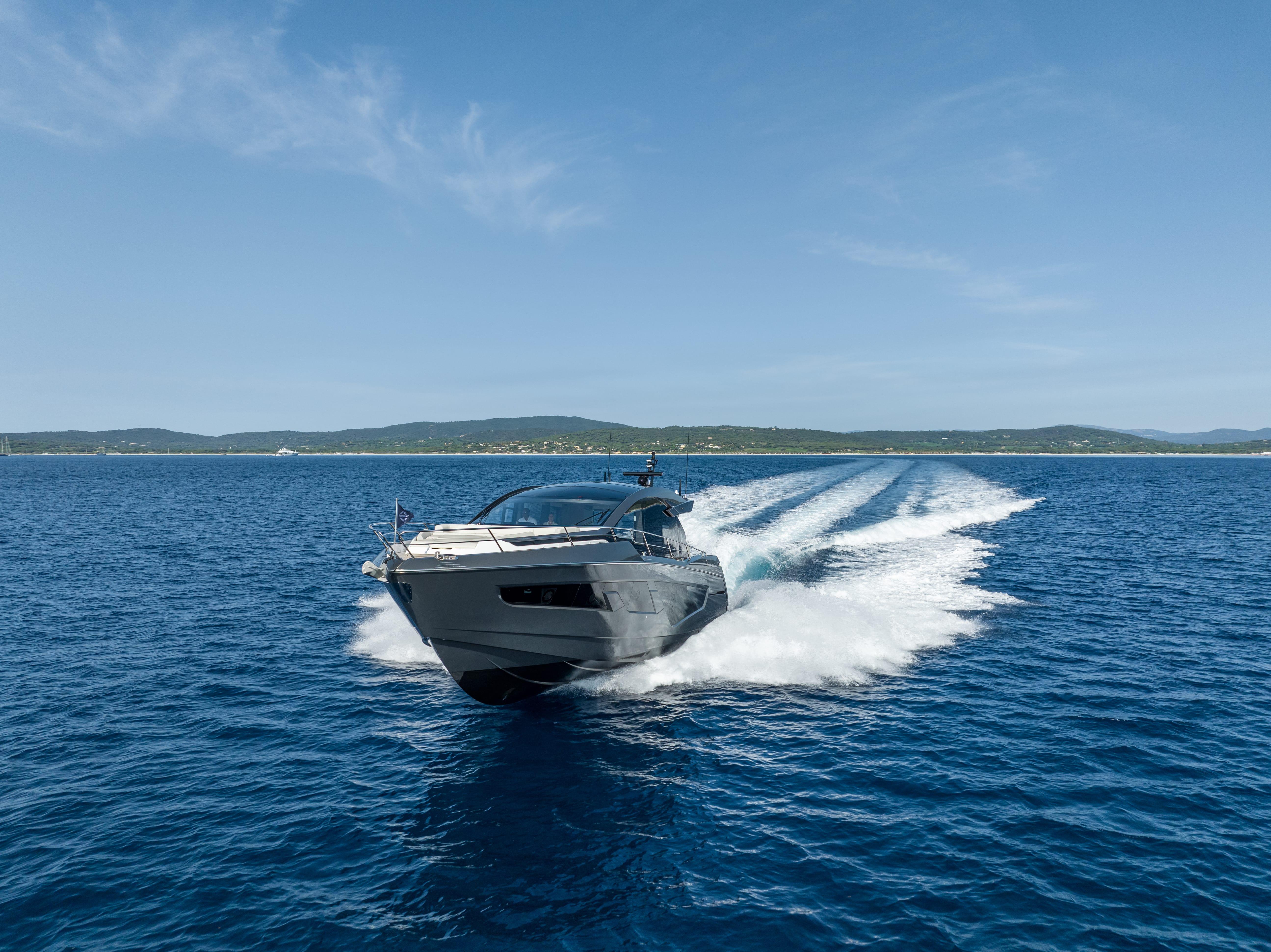 2023 Sunseeker Predator 65 Cruiser for sale - YachtWorld