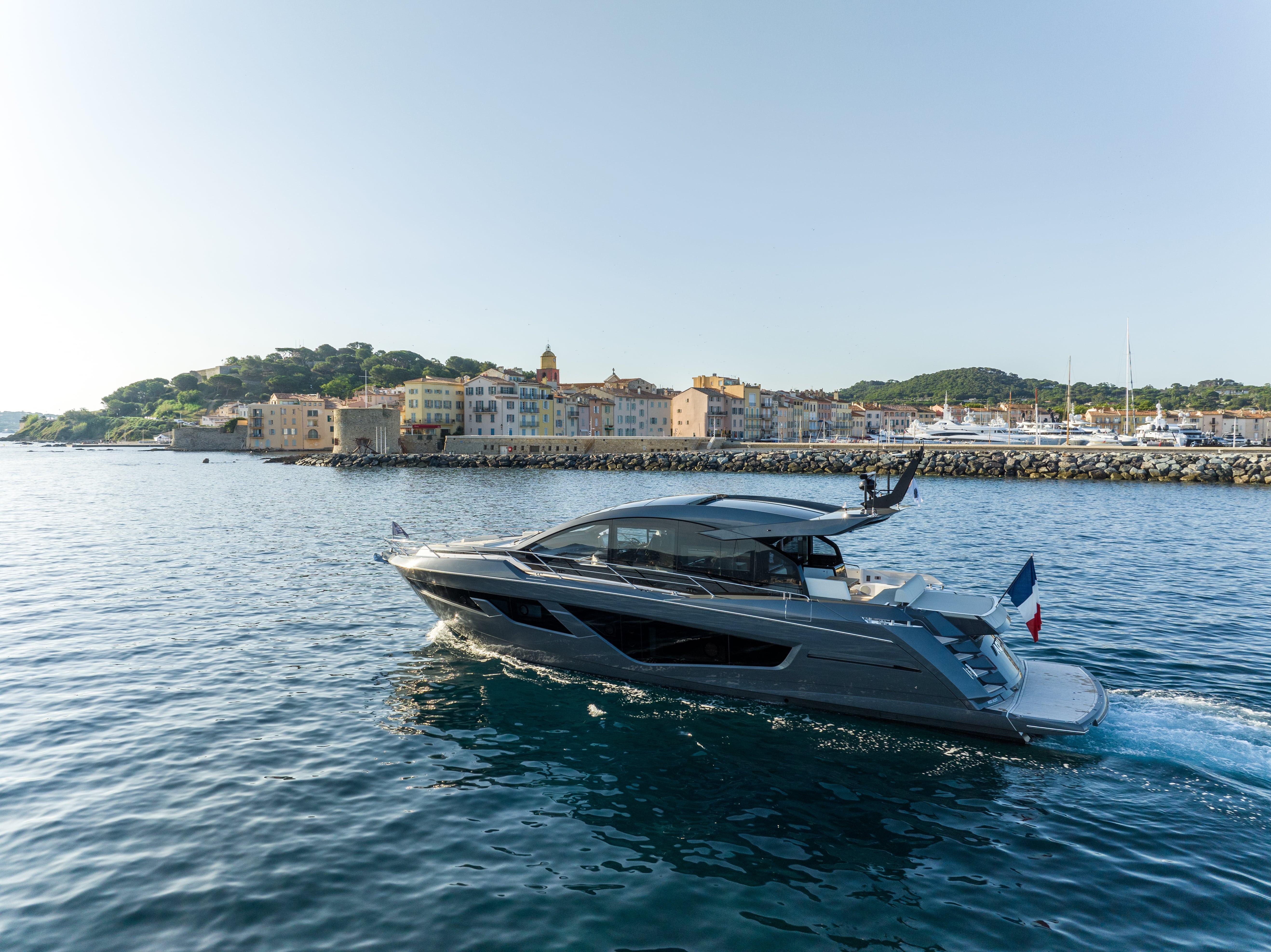 2023 Sunseeker Predator 65 Cruiser for sale - YachtWorld