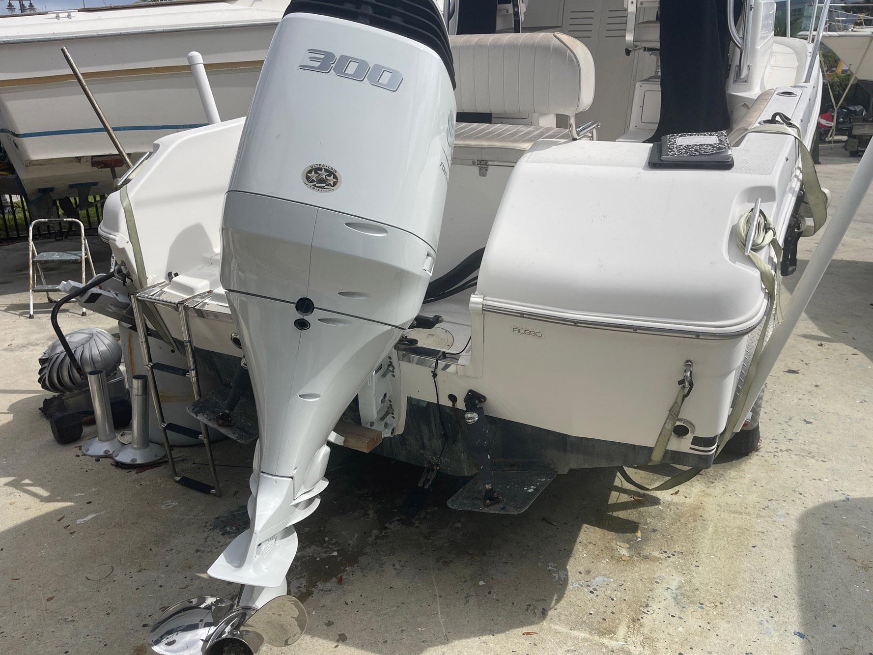 2005 Robalo R235 Walkaround Walkaround for sale - YachtWorld