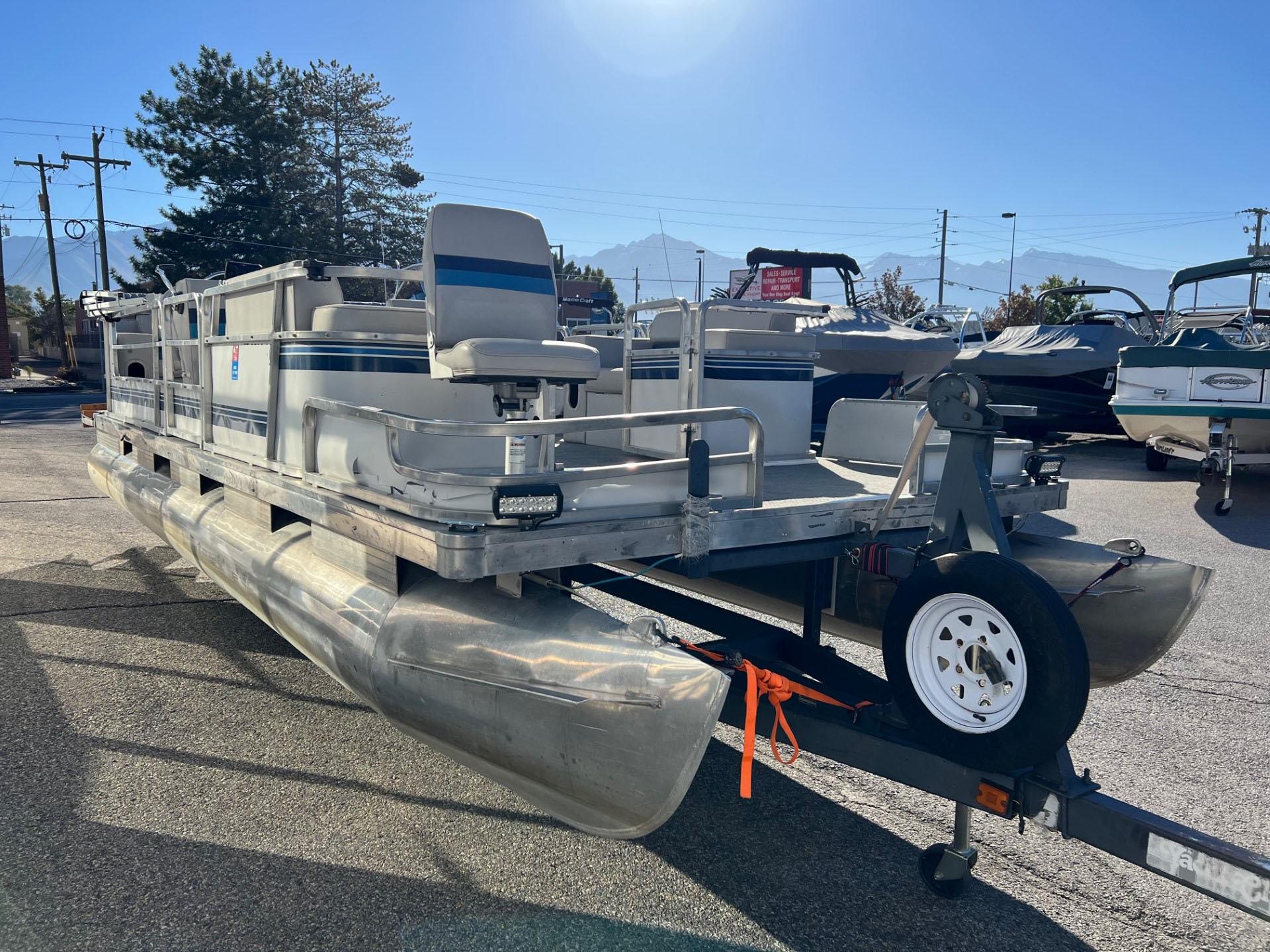 1985 Tracker Pontoon Boat Pontoon for sale - YachtWorld