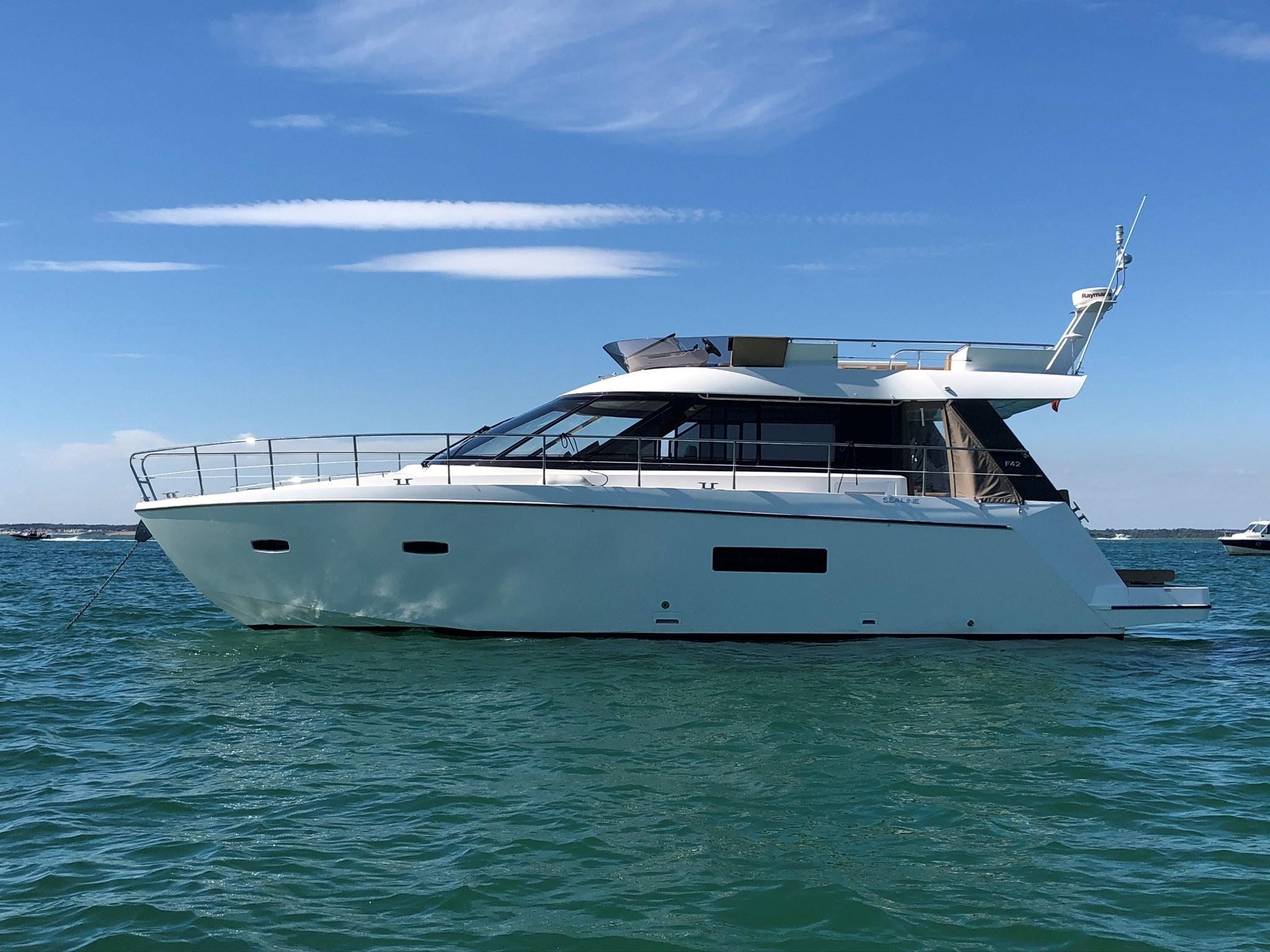 2012 Sealine F42 Motorcruiser Kaufen - YachtWorld