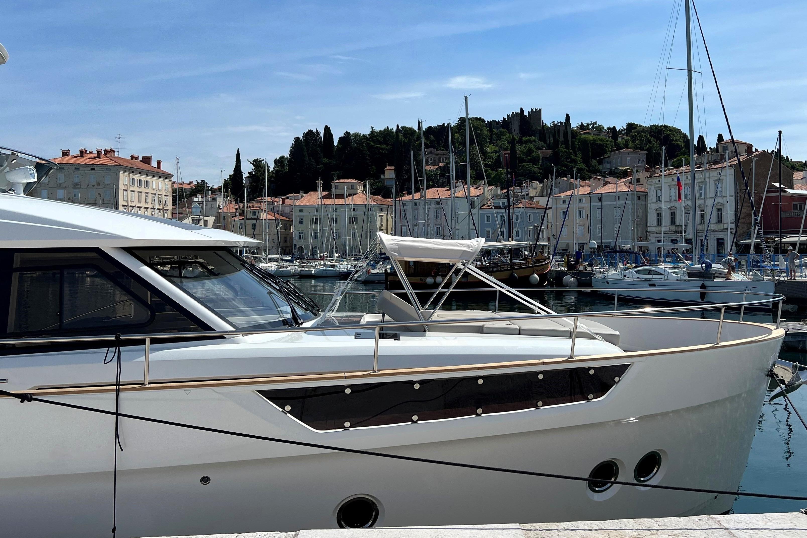 2024 Greenline 48 Fly Hybrid Motorbåtar till salu- YachtWorld