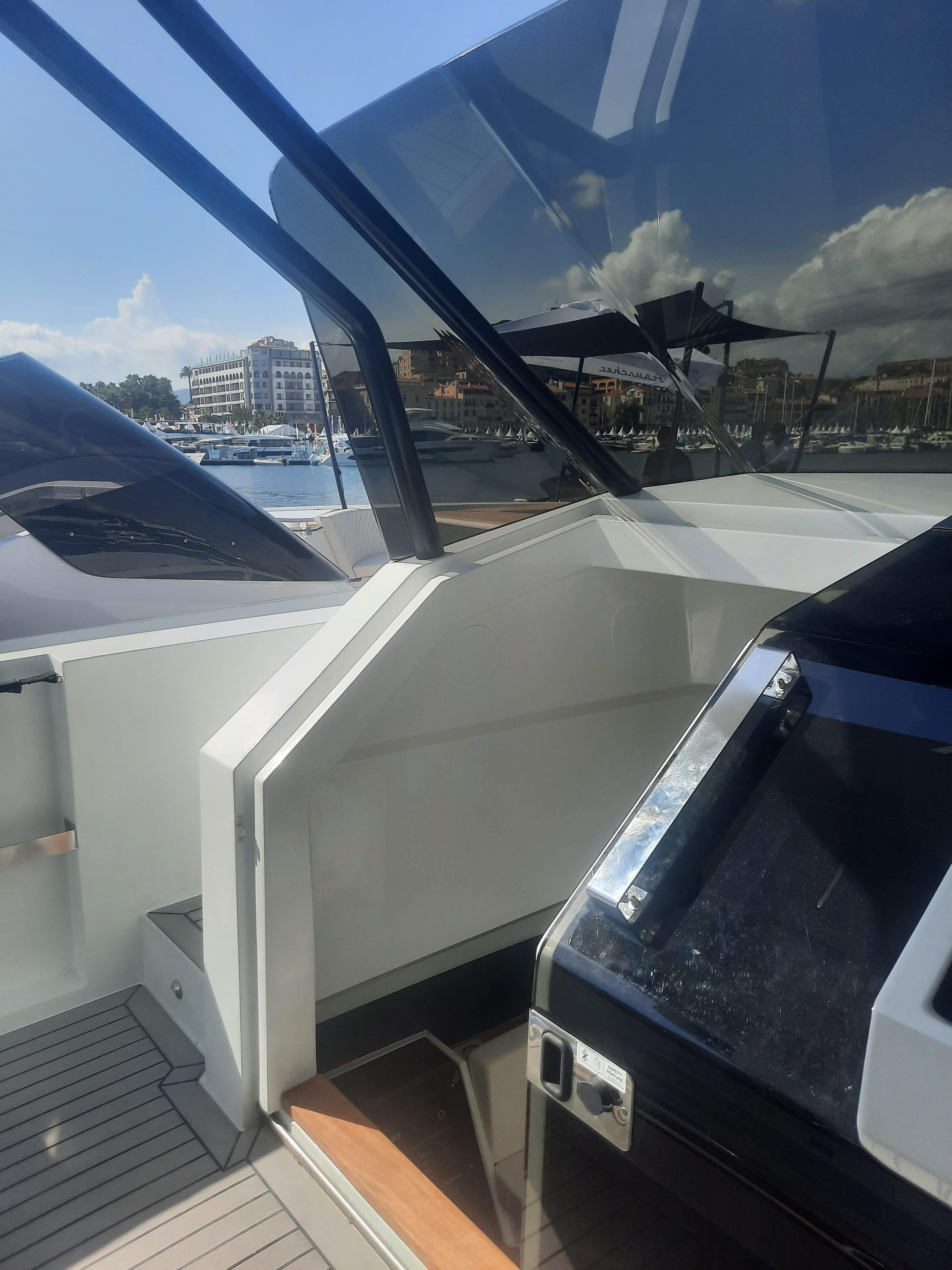 New De Antonio Yachts D36 in Alicante - iNautia
