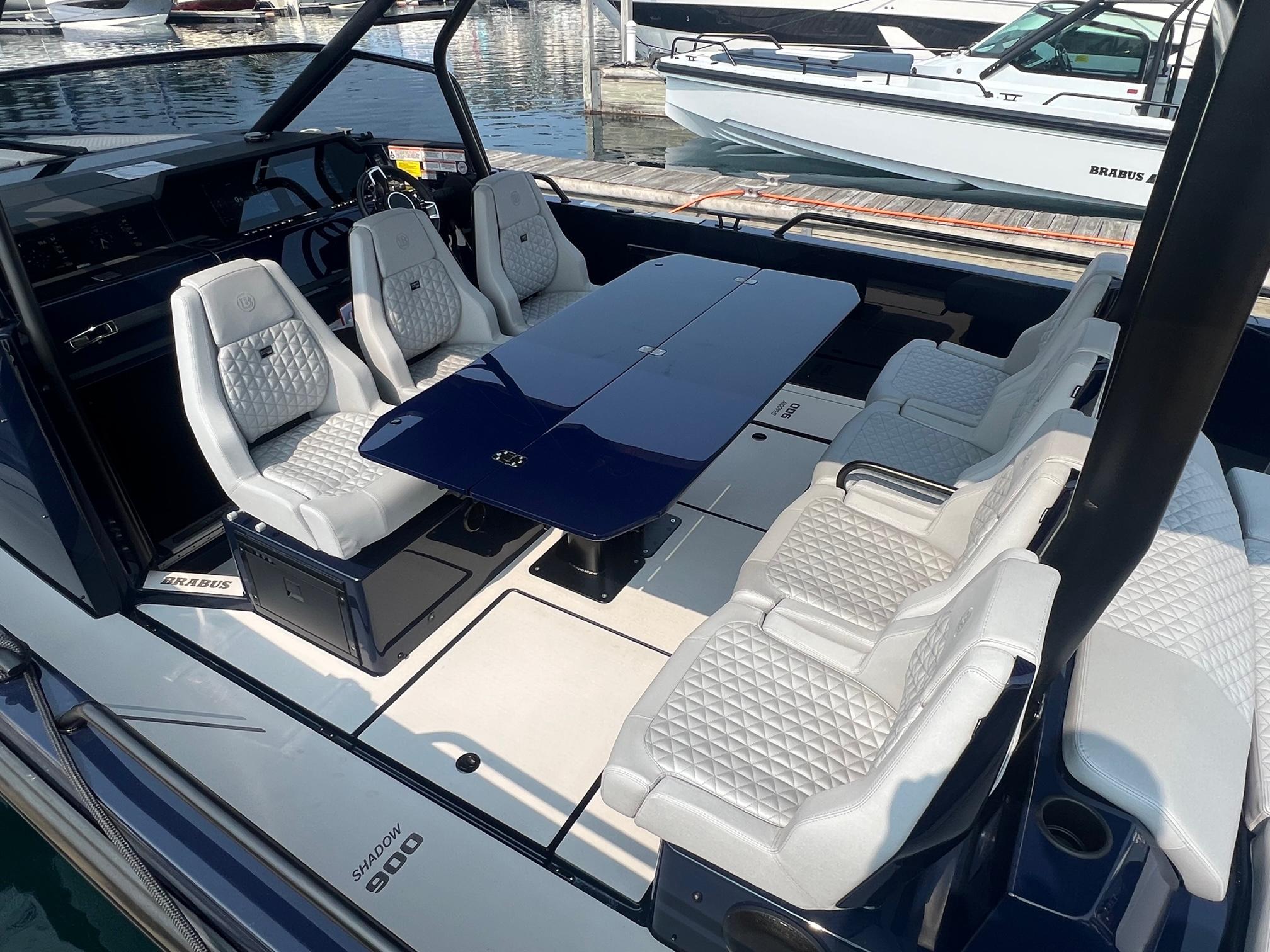 2023 BRABUS Shadow 900 Deep Blue Center Console Boote Kaufen - YachtWorld