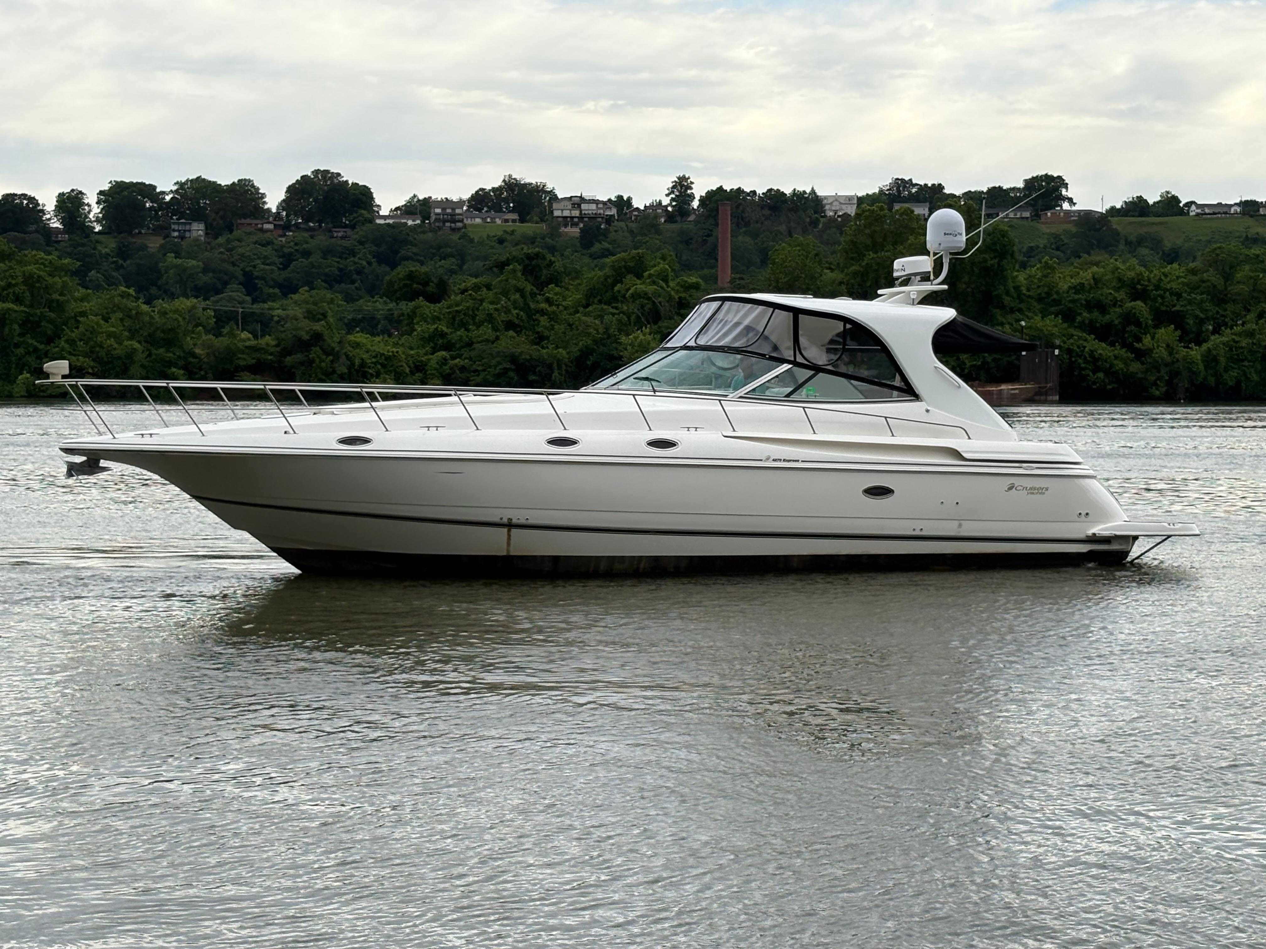 2003 Cruisers Yachts 4270 Express Express Cruiser for sale - YachtWorld