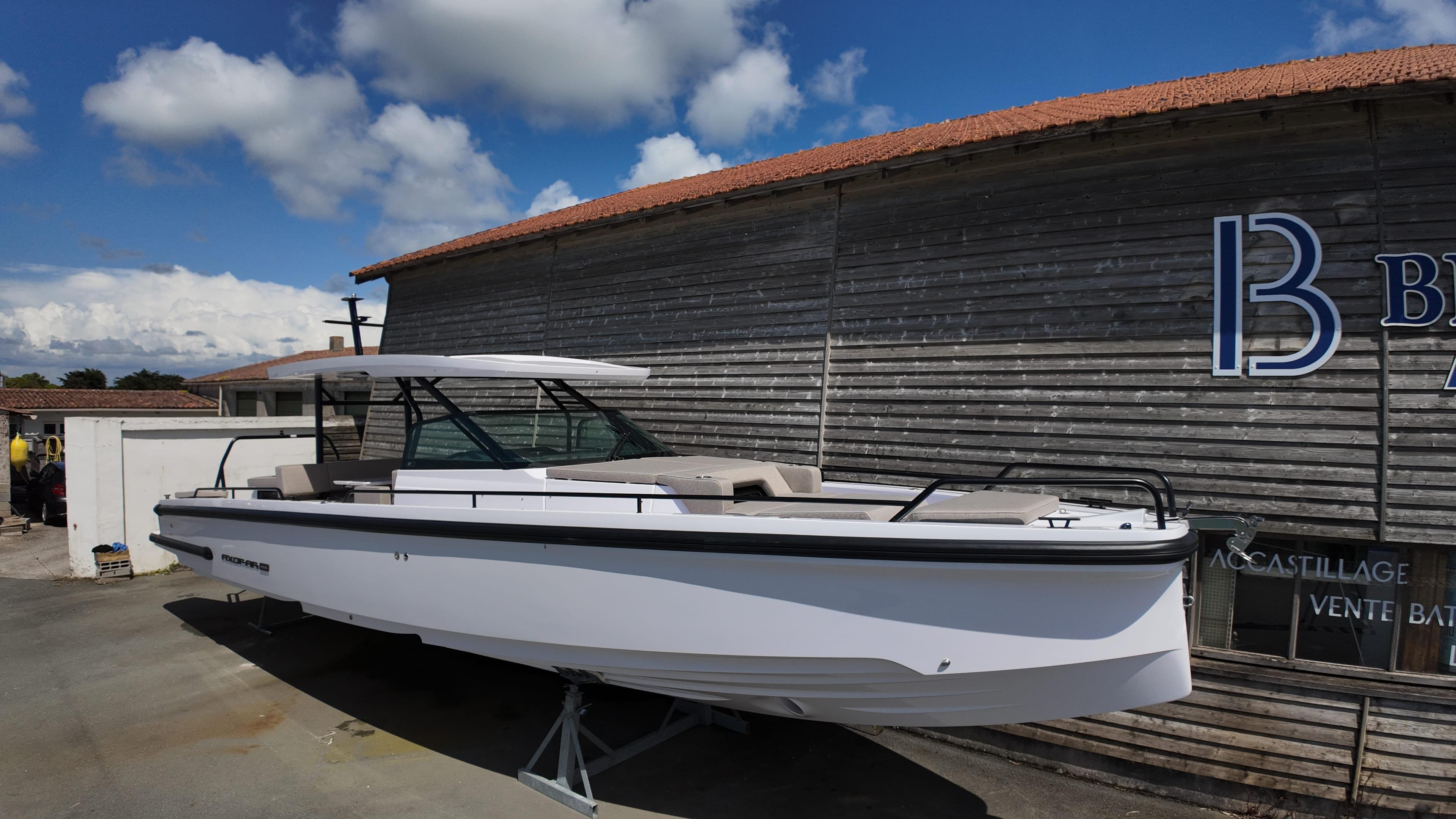 New 2024 Axopar 37 Sun Top - Aft cabin - 17 - Charente-Maritime | Youboat