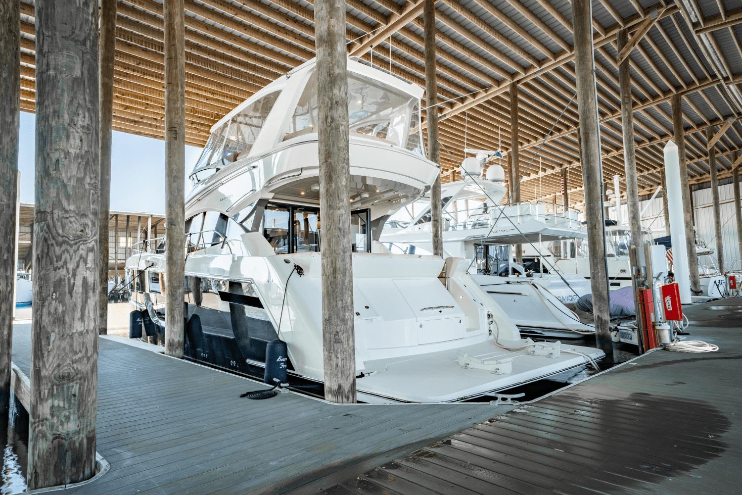 2017 Carver 52 Command Bridge Sports Cruiser for sale - YachtWorld