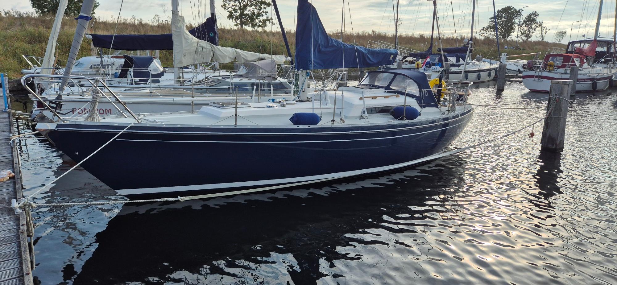 New 1985 Victoire 933 | TopBoats