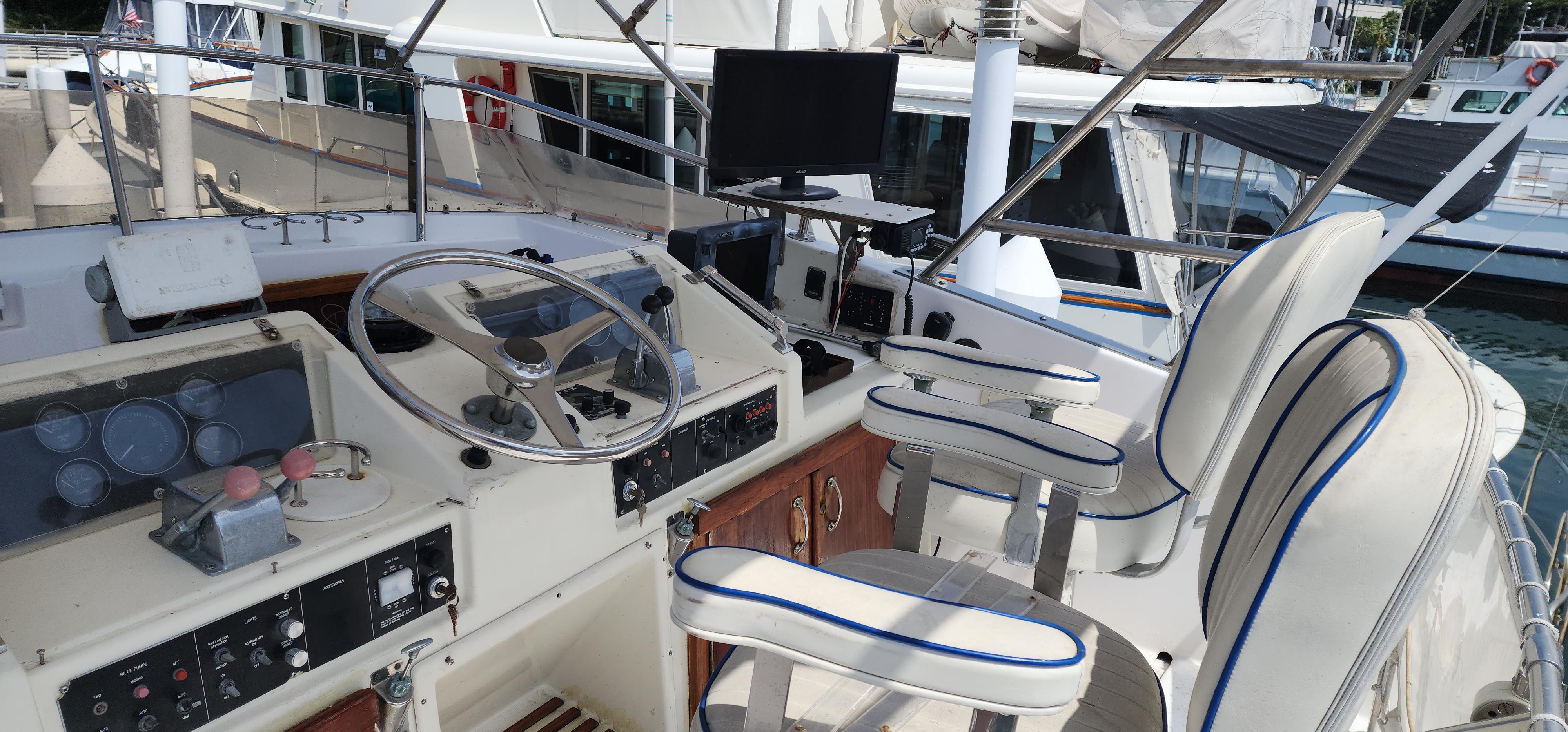 1983 Hatteras 36 Sedan Cruiser Convertible for sale - YachtWorld