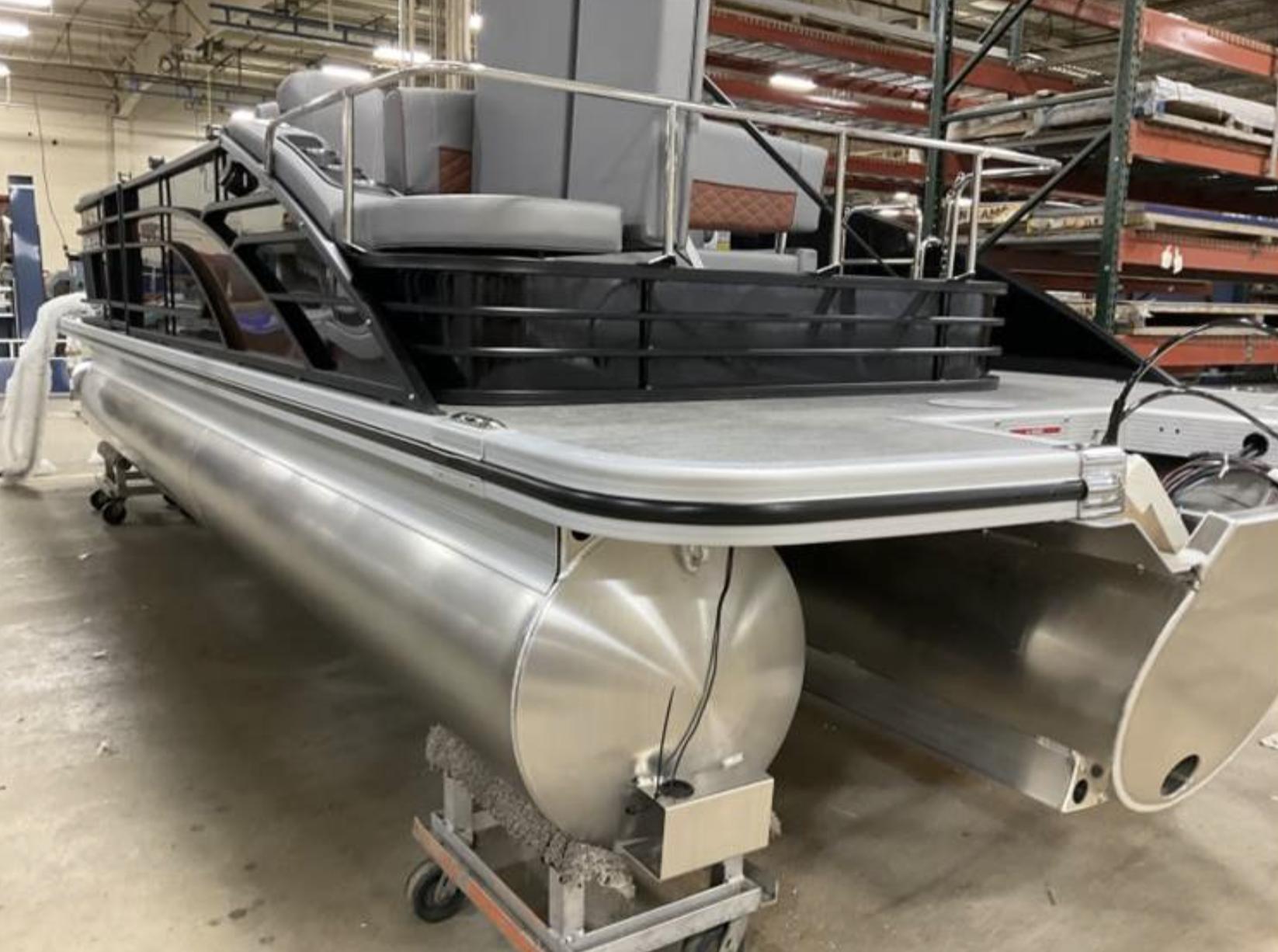 2022 Bennington 23 LSB Swingback Pontoon for sale - YachtWorld