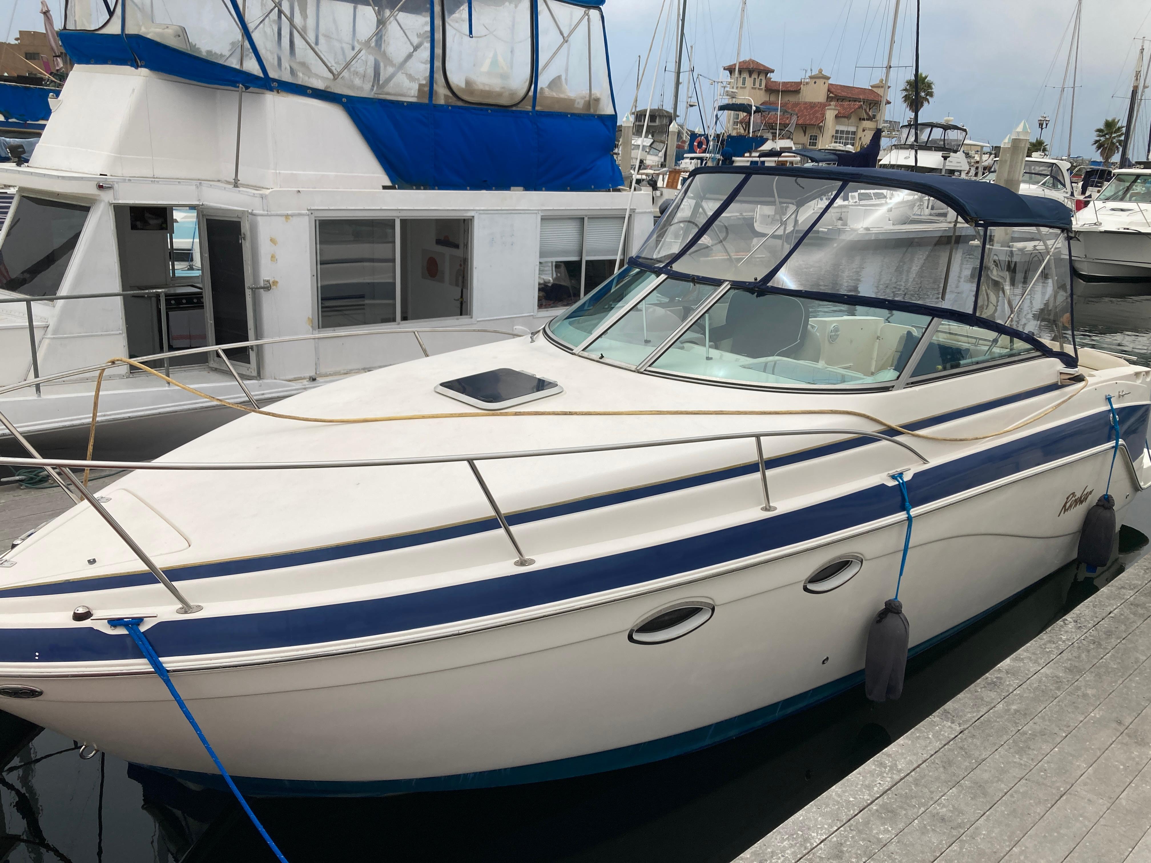2004 Rinker 270 Fiesta Vee Express Cruiser for sale - YachtWorld
