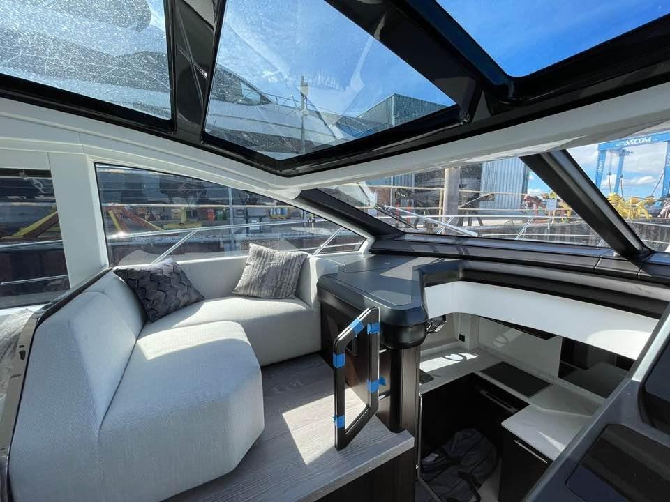 2022 Sunseeker Predator 55 EVO Ekspresscruiser til salgs- YachtWorld