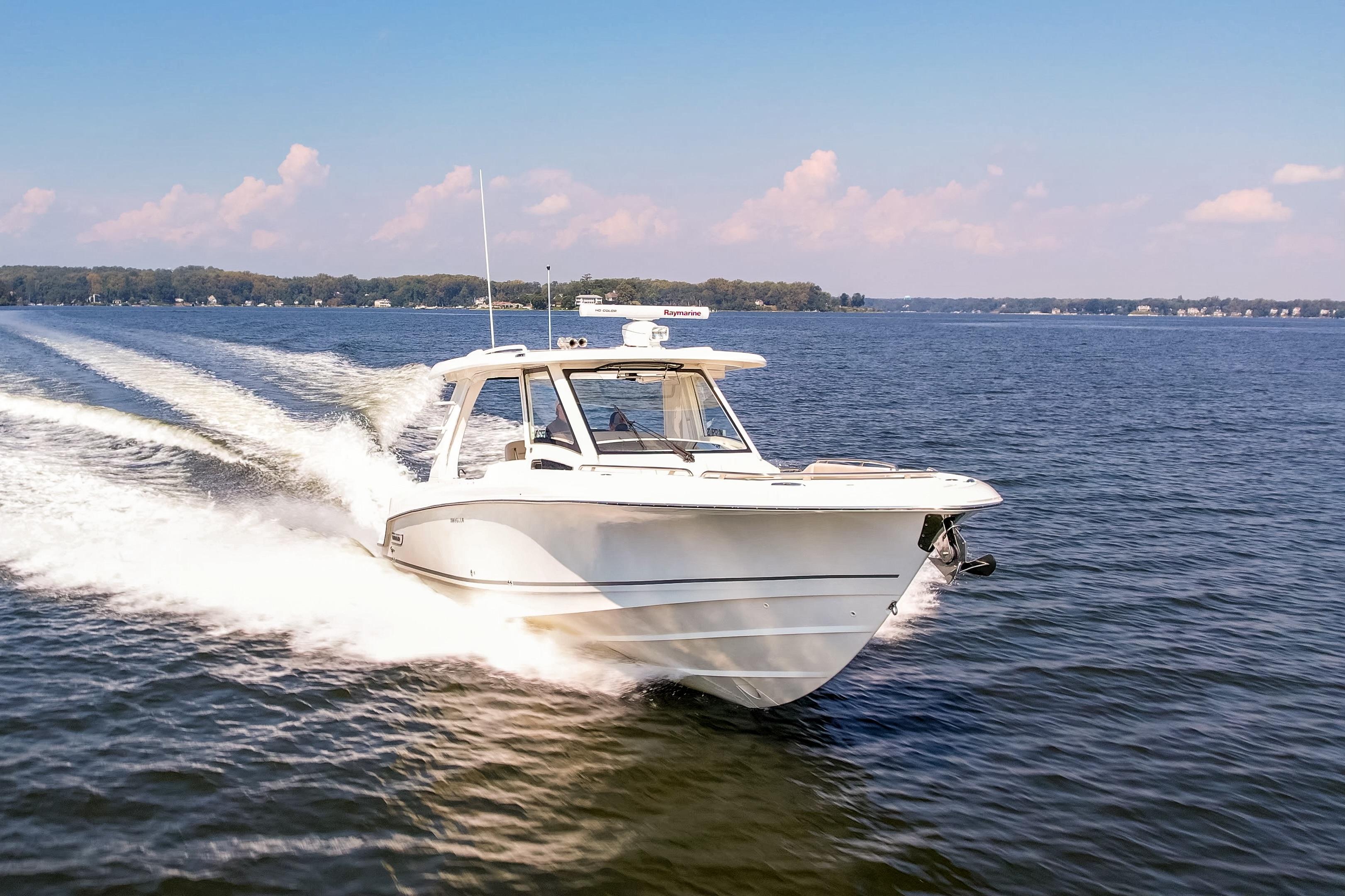 2018 Boston Whaler 350 Realm Express Cruiser for sale - YachtWorld