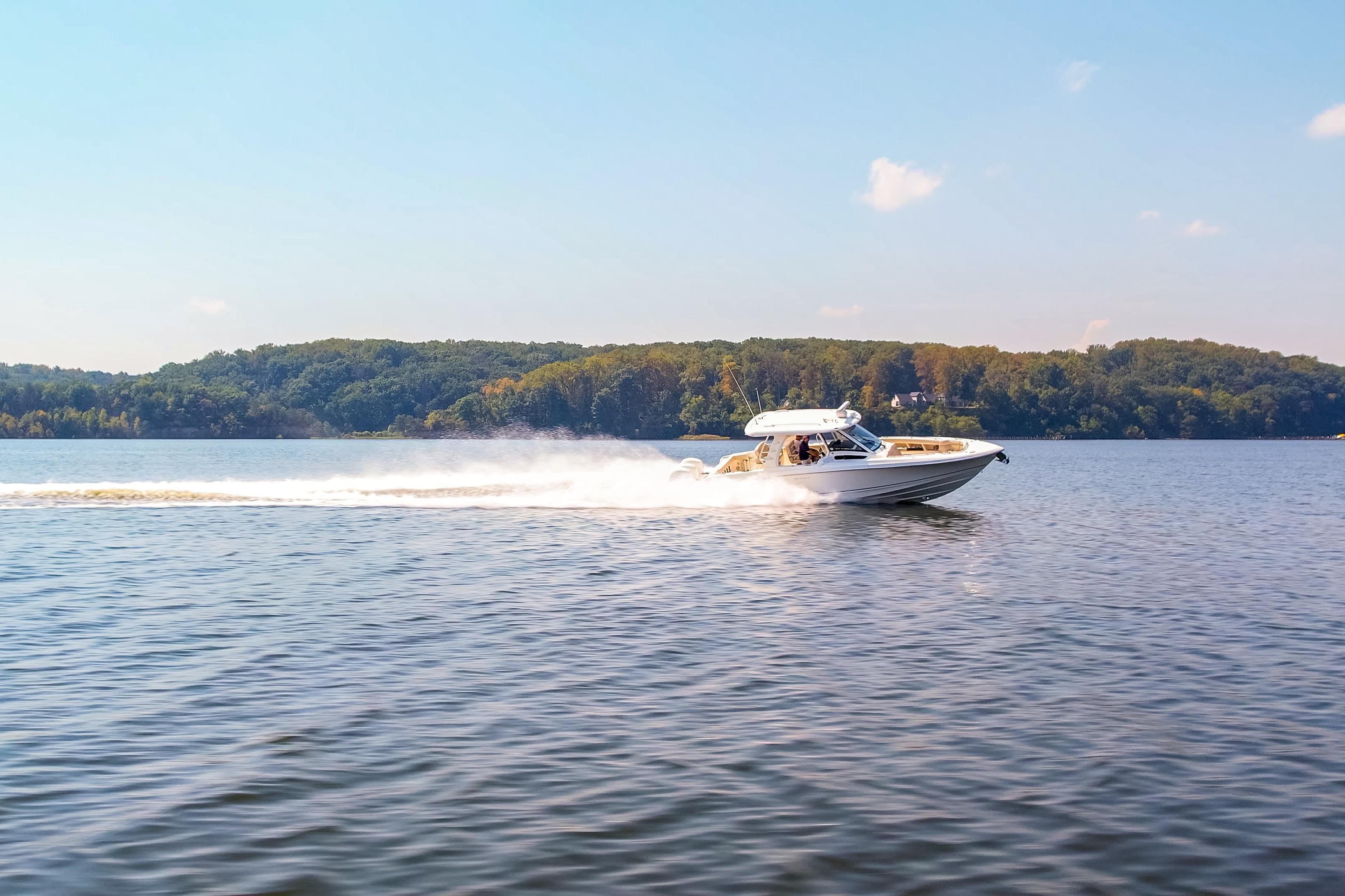 2018 Boston Whaler 350 Realm Express Cruiser for sale - YachtWorld