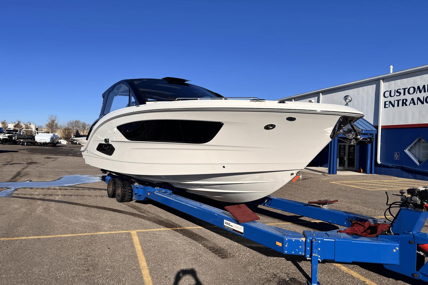 2025 Sea Ray 370 Sundancer Sports Cruiser for sale - YachtWorld