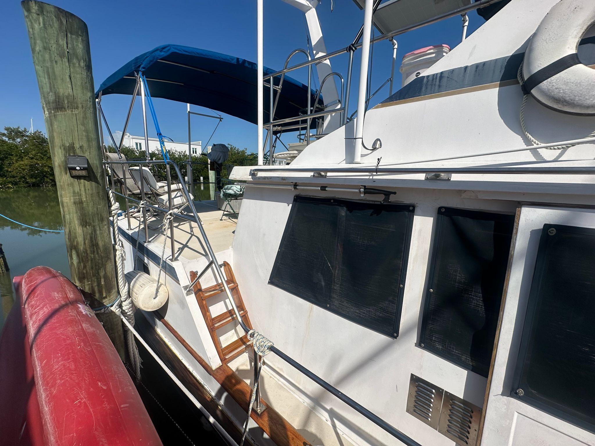 1984 CHB 35 Sundeck Trawler Trawlers à vendre - YachtWorld