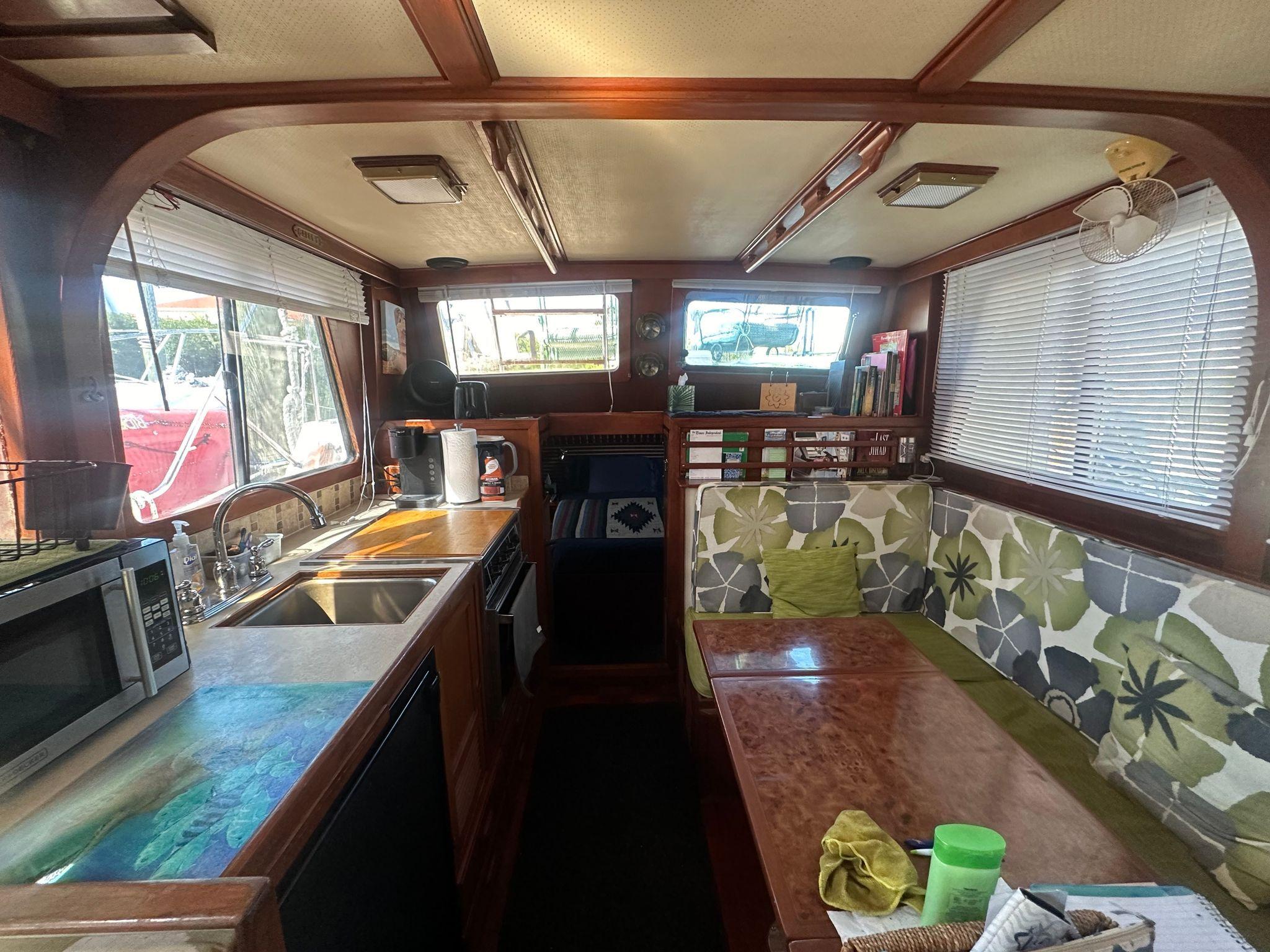 1984 CHB 35 Sundeck Trawler Trawlers à vendre - YachtWorld