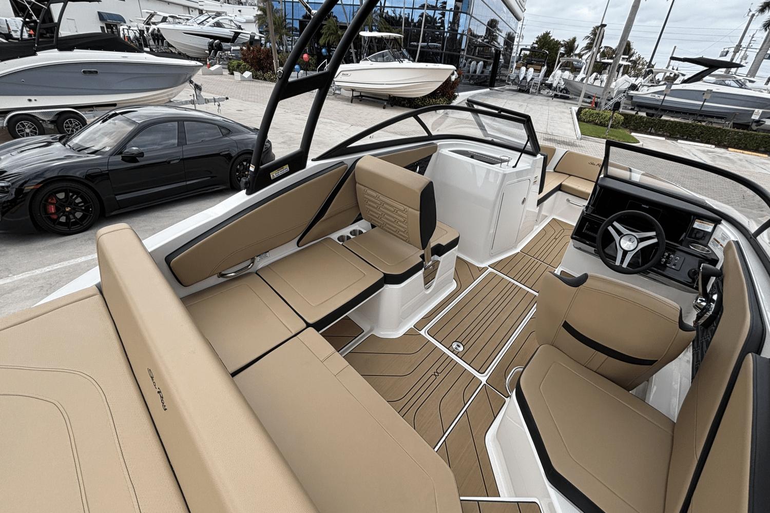 2025 Sea Ray SPX 210 Outboard Walkaround for sale - YachtWorld