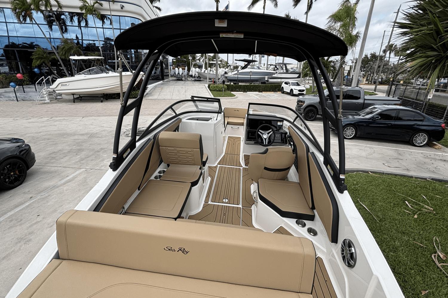 2025 Sea Ray SPX 210 Outboard Walkaround for sale - YachtWorld