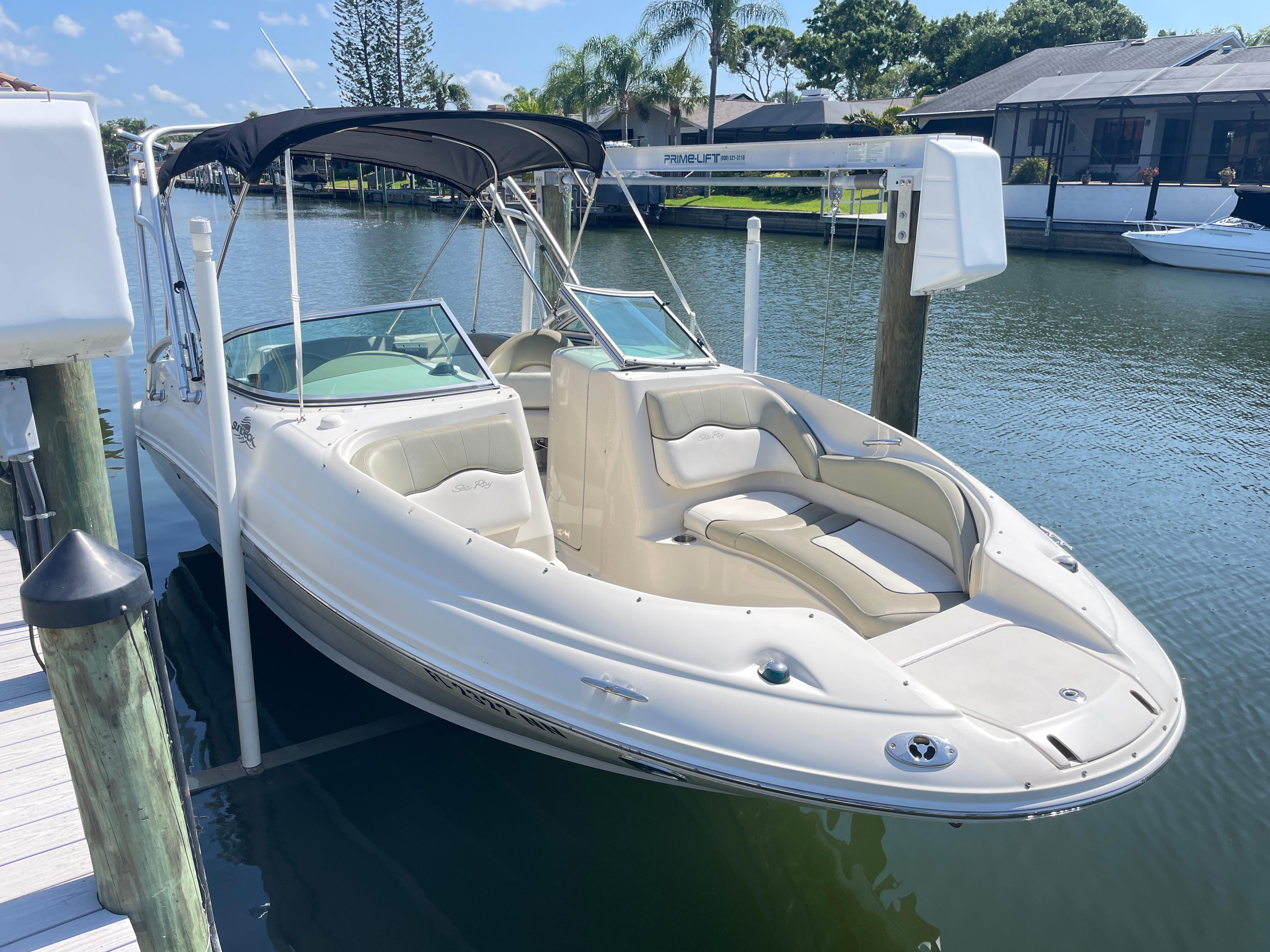 Sea Ray 220 Sundeck Occasion en Floride - iNautia