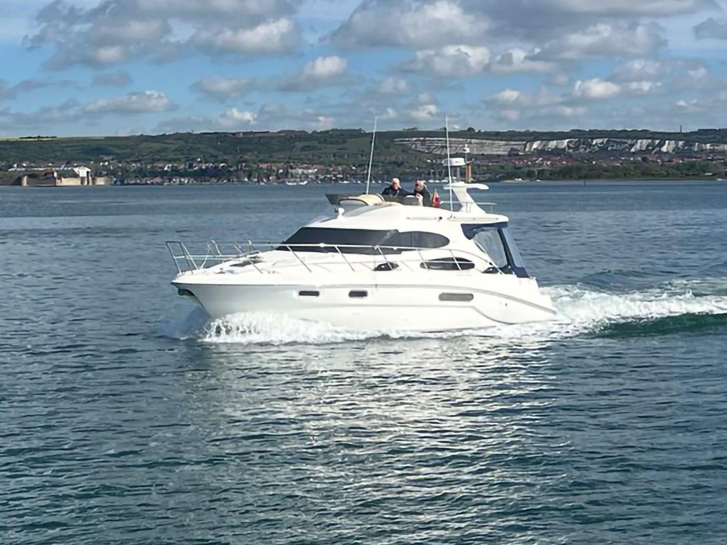 Sealine F37 | 2006 | 11m | Boatshop24