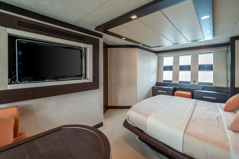 Realeon Express Cruiser Azimut for sale - YachtWorld
