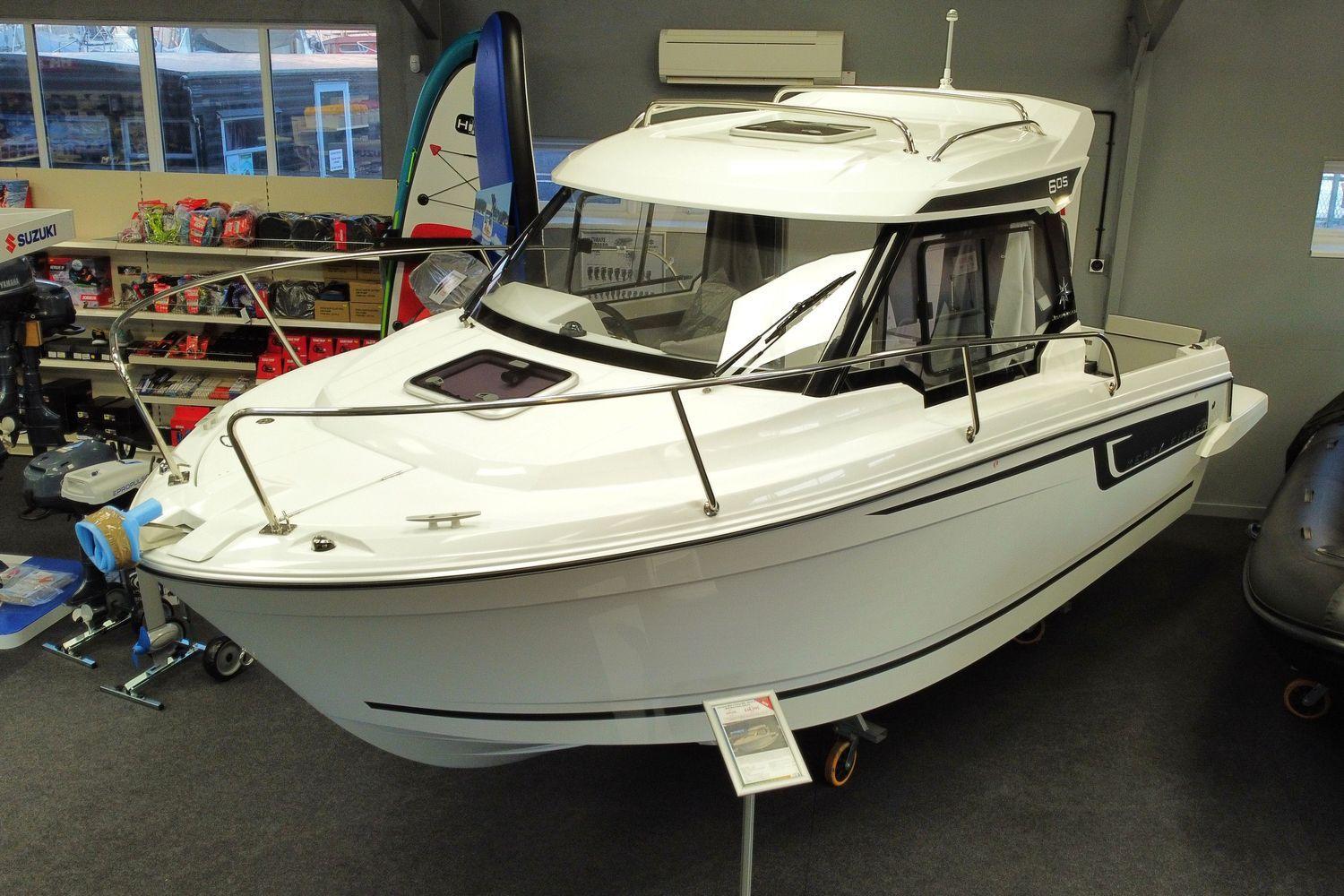 Nuevo 2025 Jeanneau Merry Fisher 605 - Series 2 - Essex | TopBarcos.com