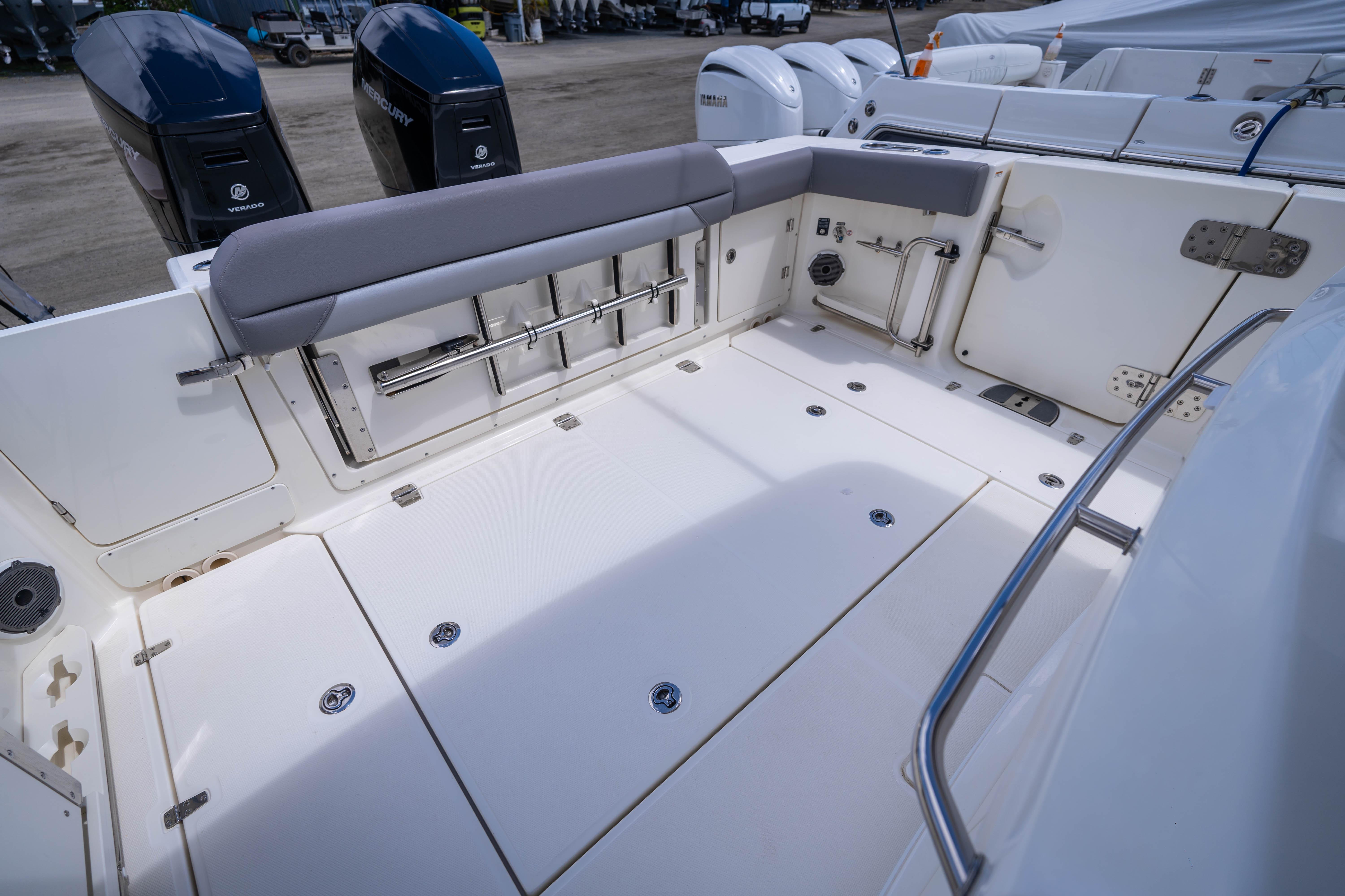 2022 Boston Whaler 380 Outrage Center Console for sale - YachtWorld