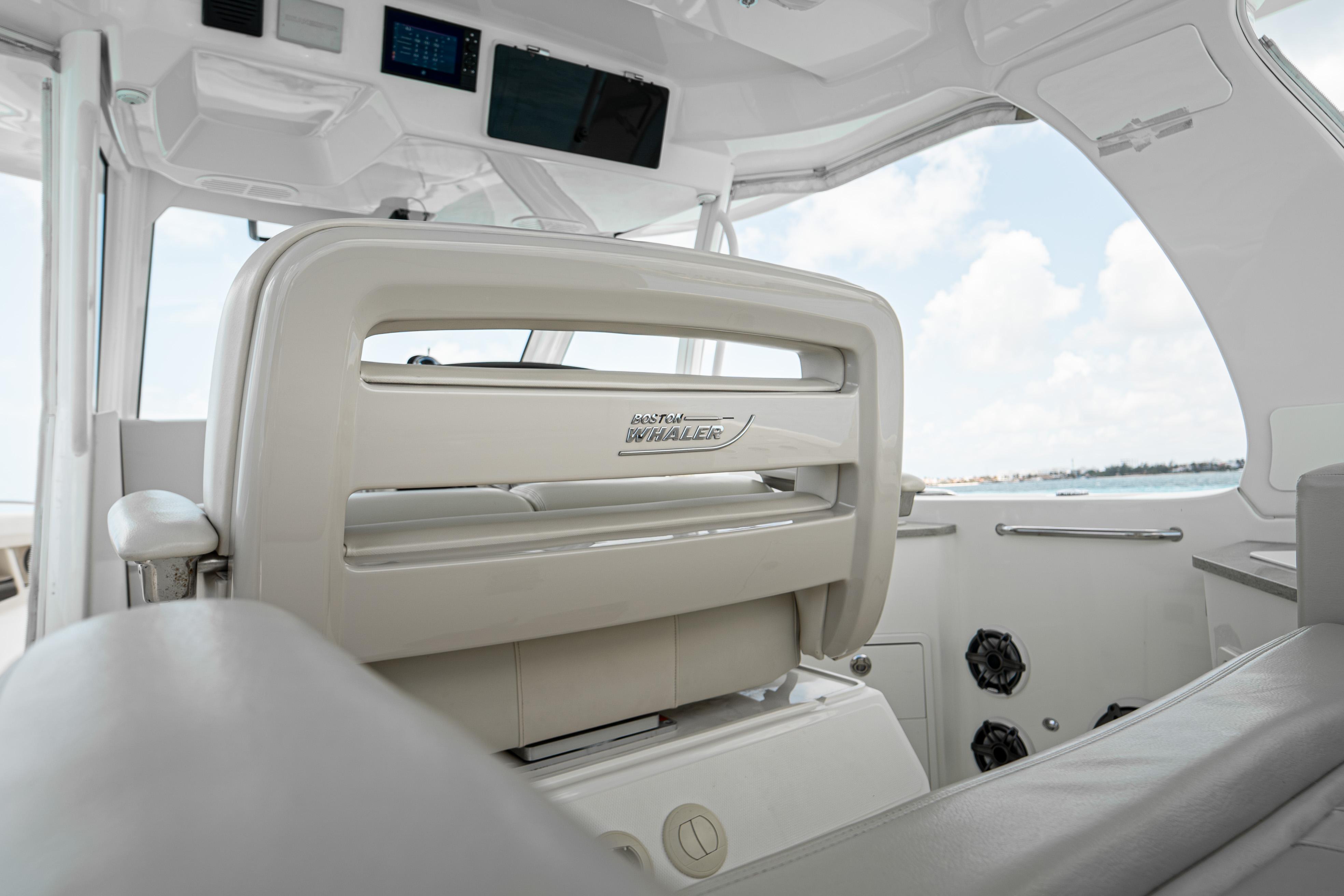 2019 Boston Whaler 350 Realm Express Cruiser for sale - YachtWorld