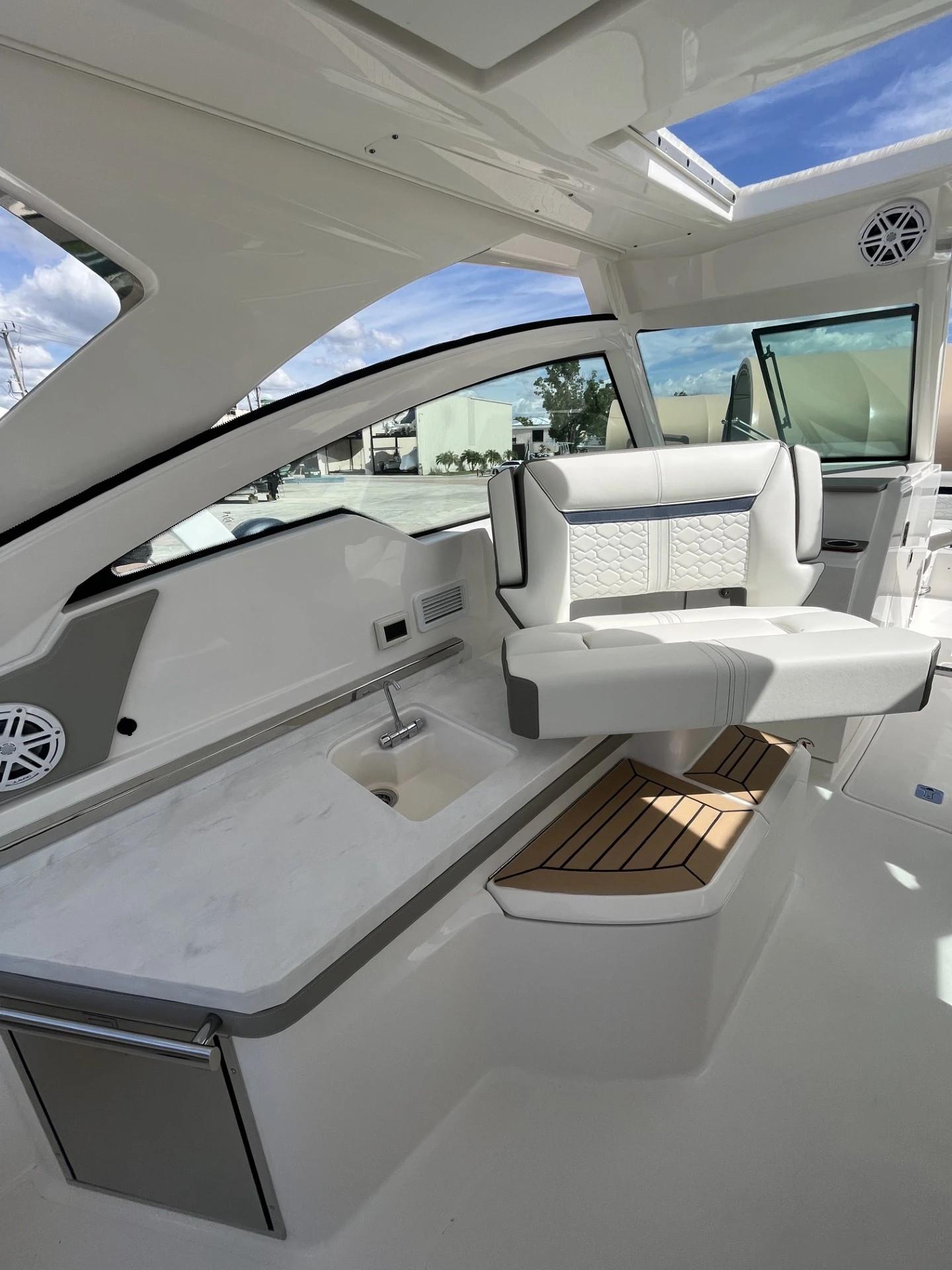 2023 Tiara Yachts 34 LX Motor Yacht for sale - YachtWorld