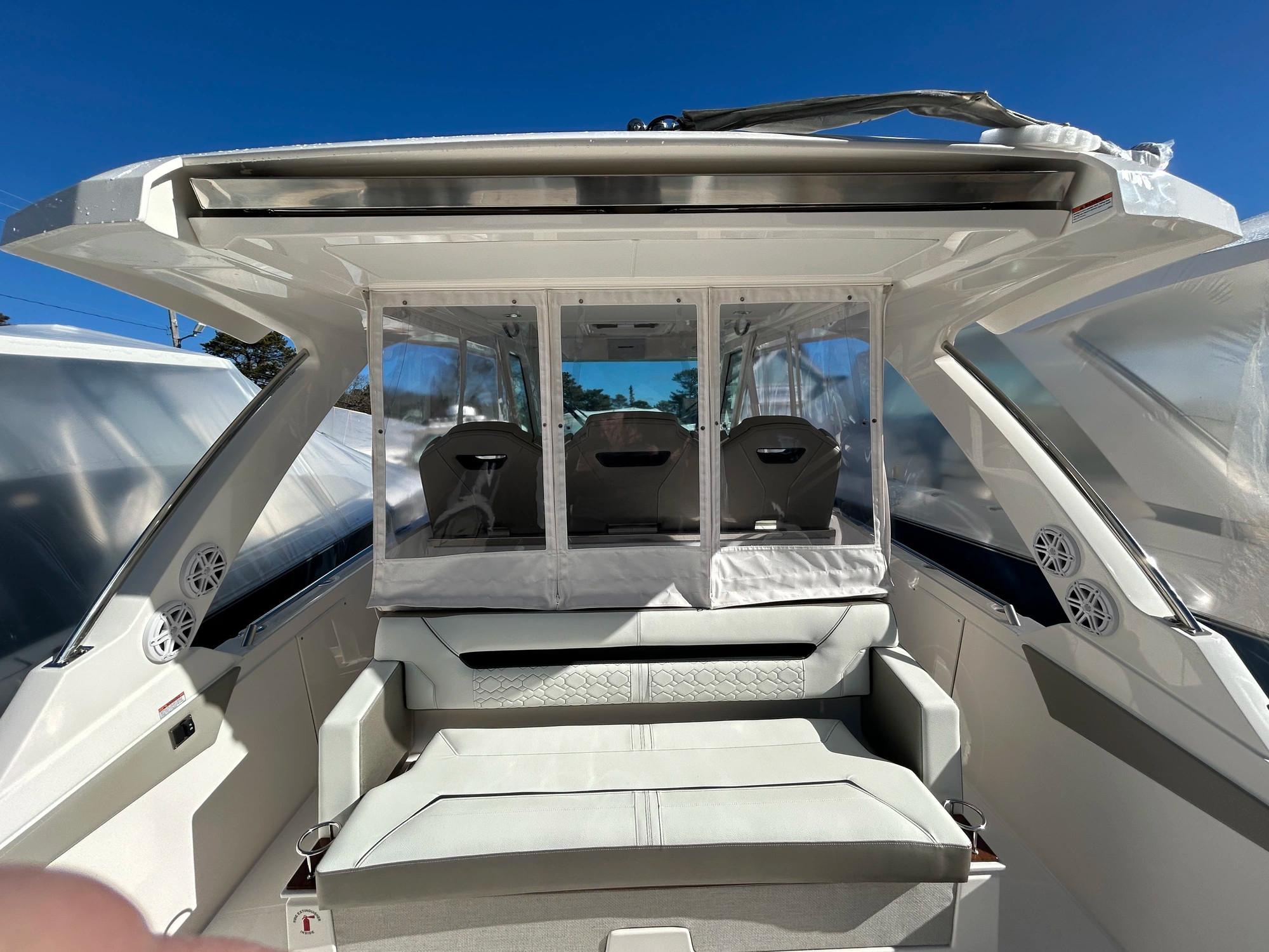 2024 Tiara Yachts 34 LS Motor Yacht for sale - YachtWorld