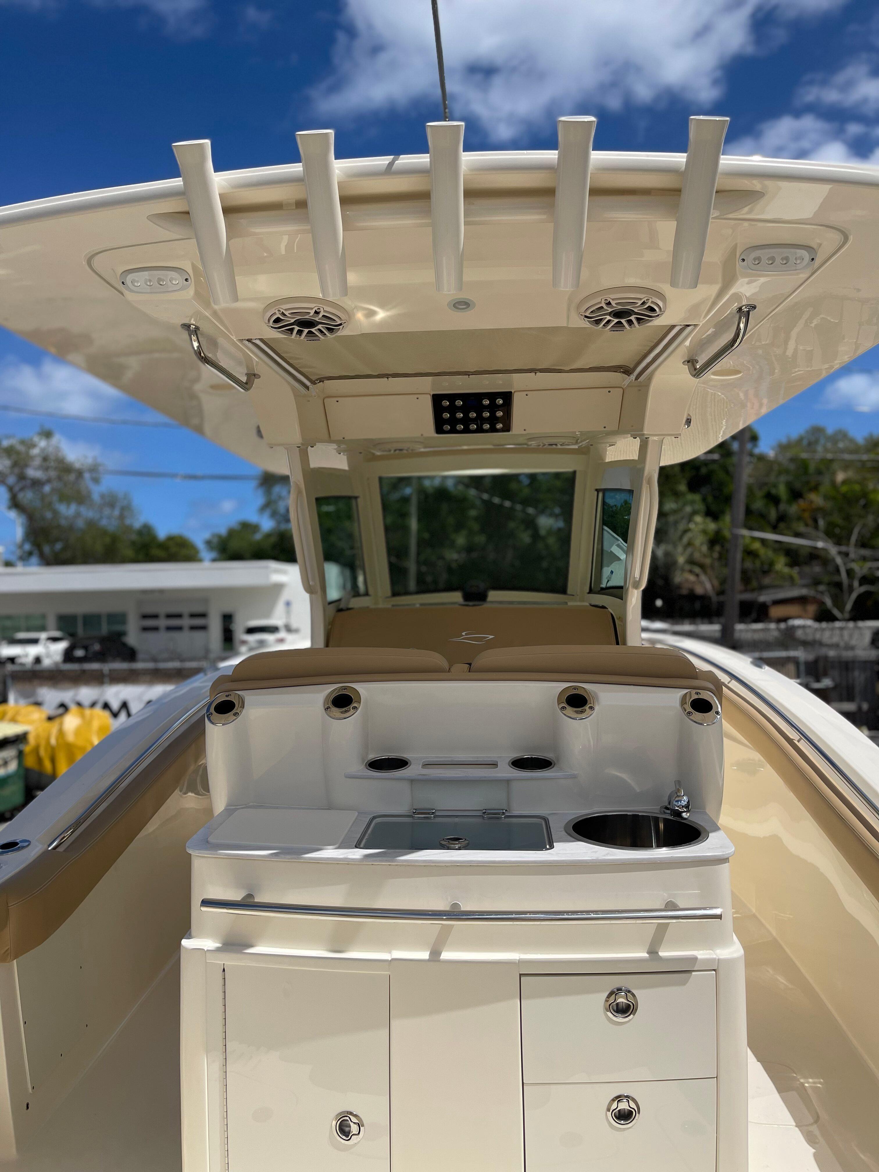 2025 Scout 305 LXF Saltwater Fishing for sale - YachtWorld