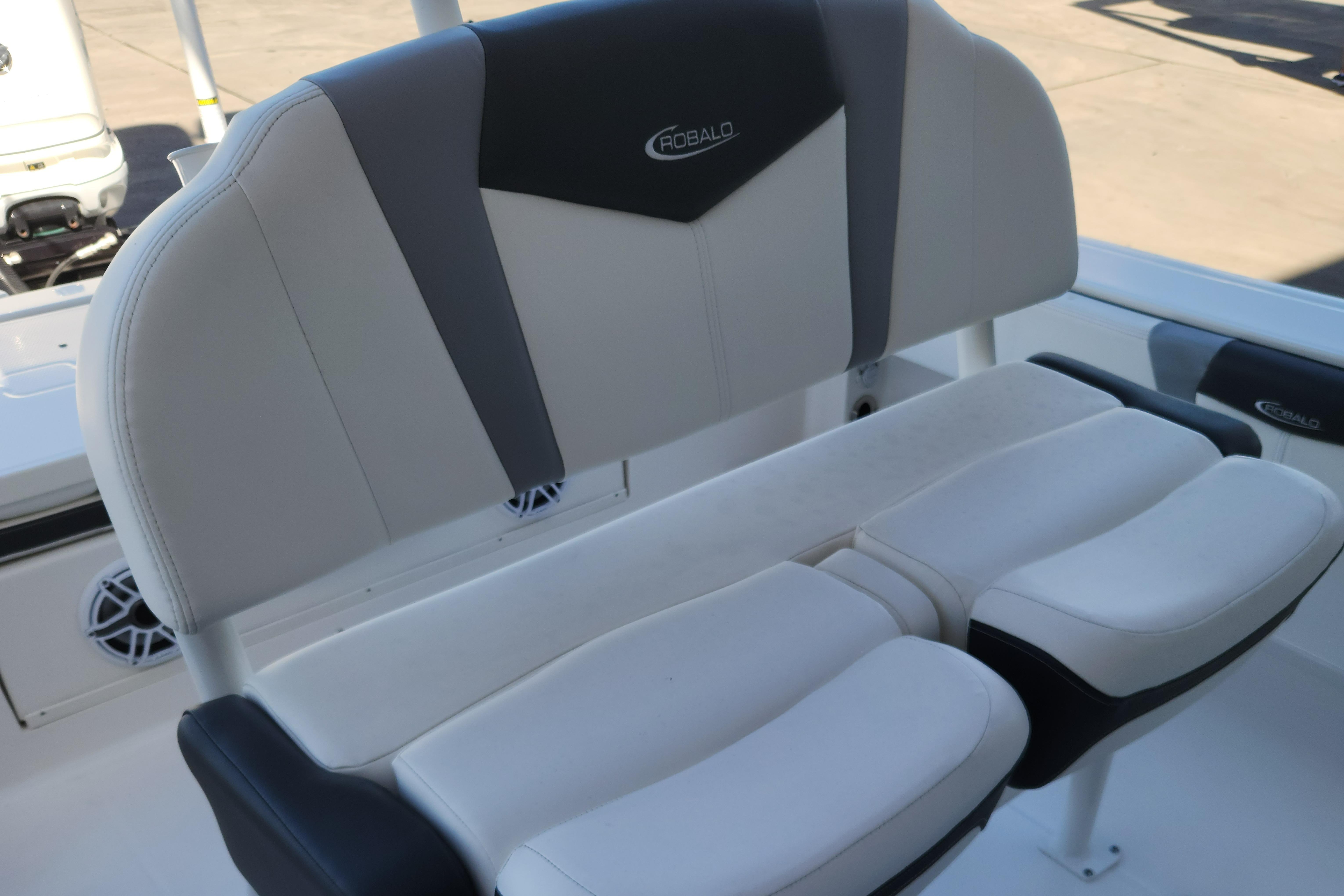 2023 Robalo 266 Cayman Bay for sale - YachtWorld