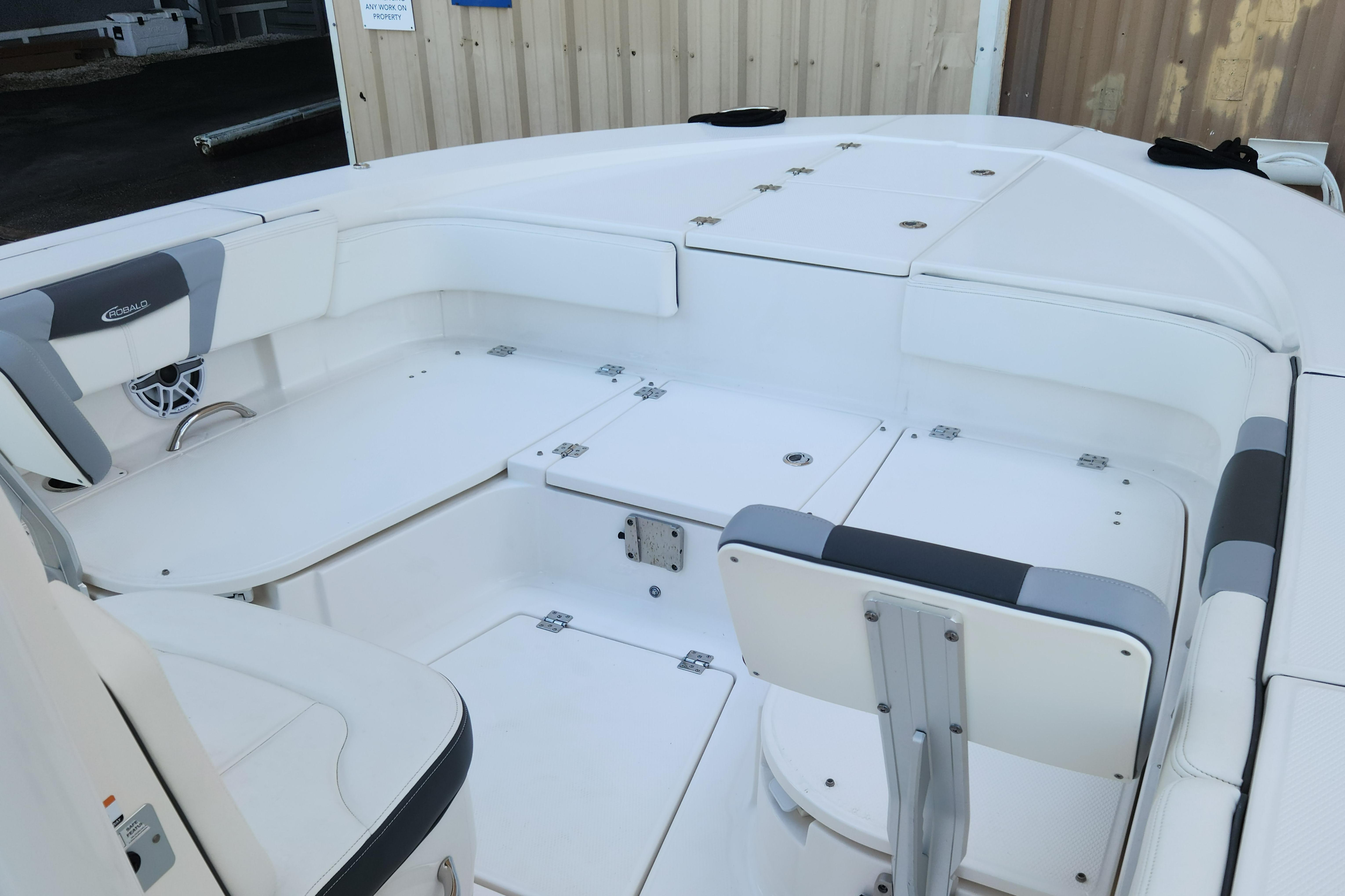 2023 Robalo 266 Cayman Bay for sale - YachtWorld