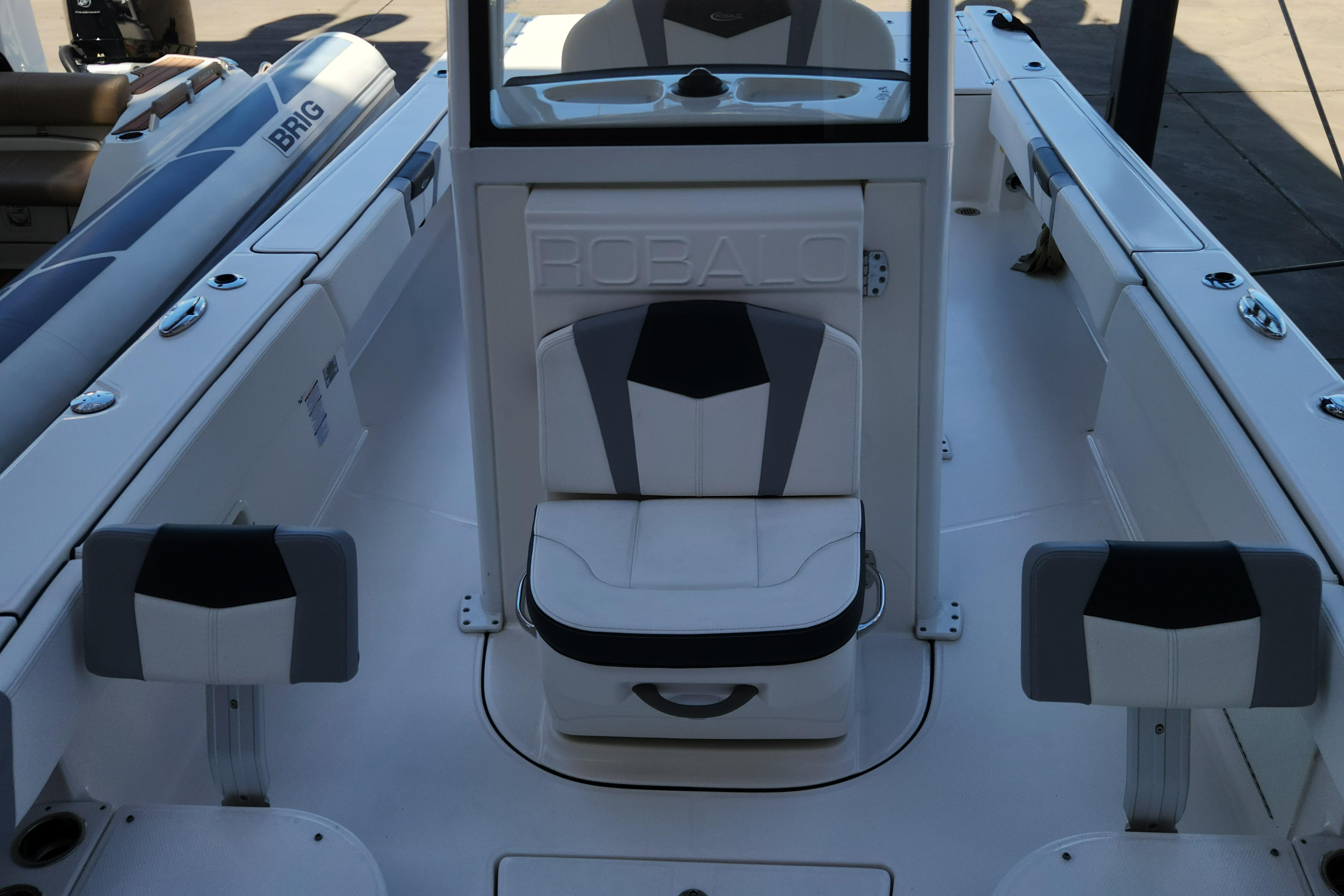 2023 Robalo 266 Cayman Bay for sale - YachtWorld