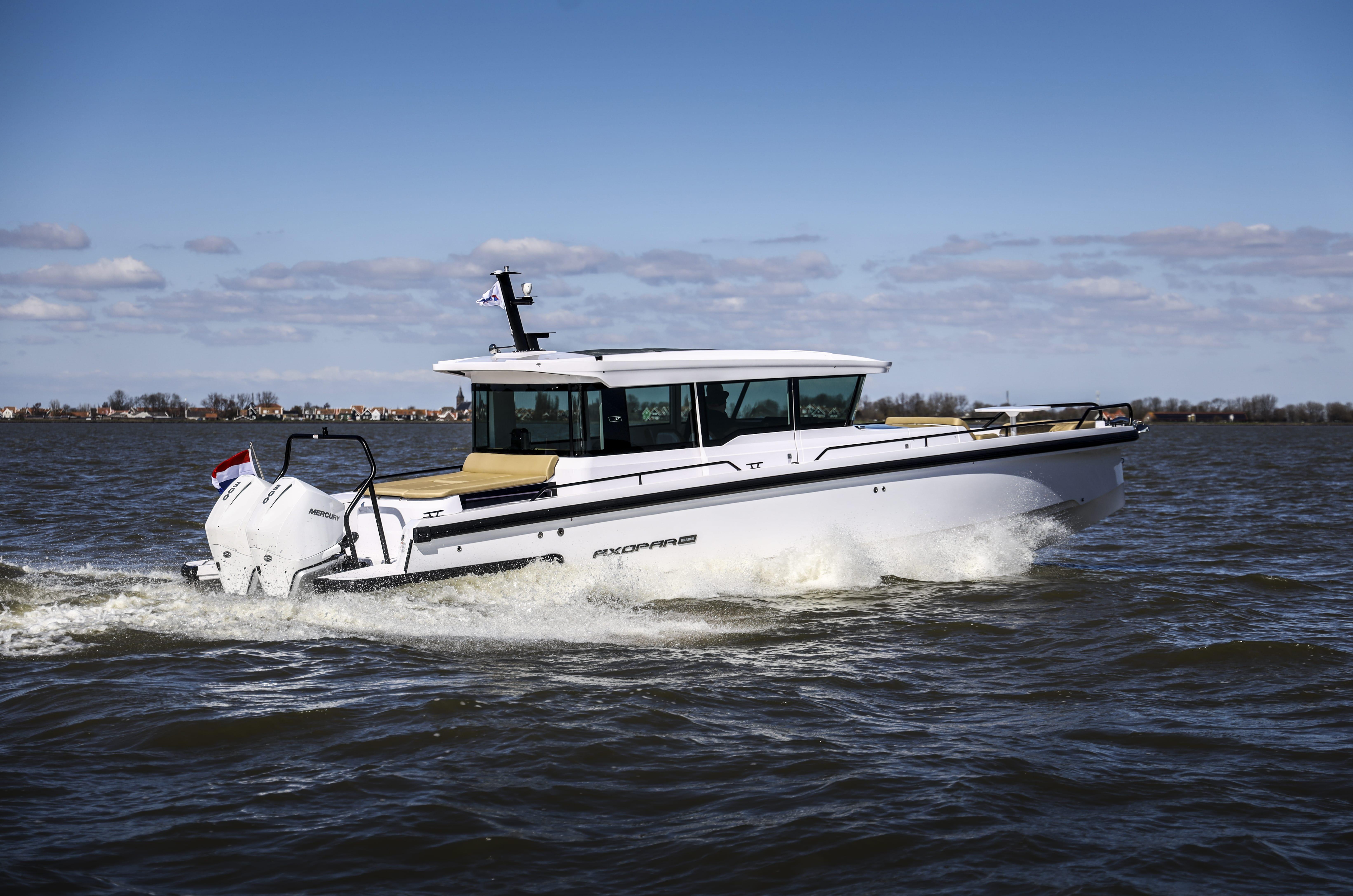 2024 Axopar 37 XC Cross Cabin Aft Cabin Barcos de consola central en ...