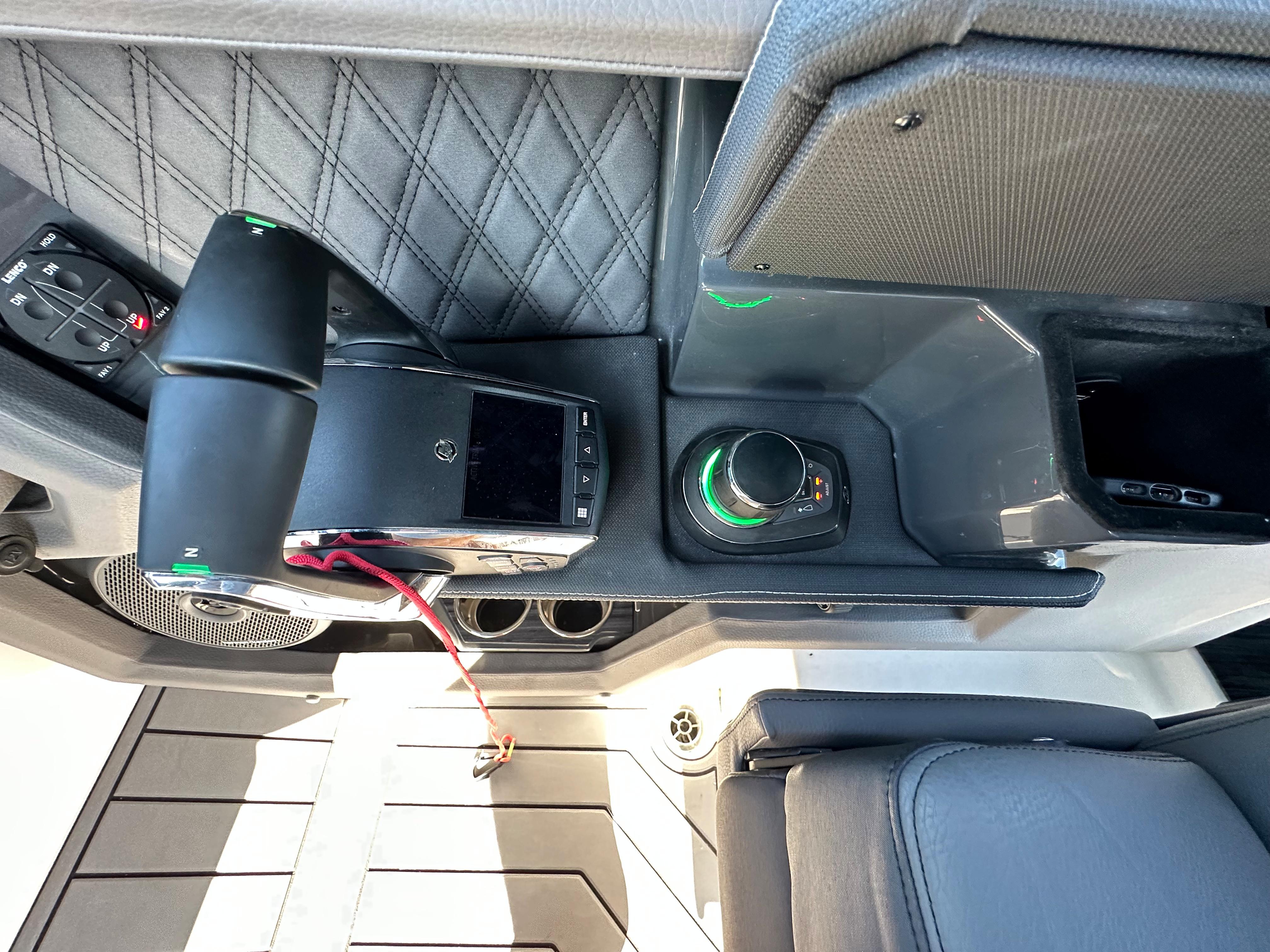 2022 Cobalt R33 OB Dual Console for sale - YachtWorld