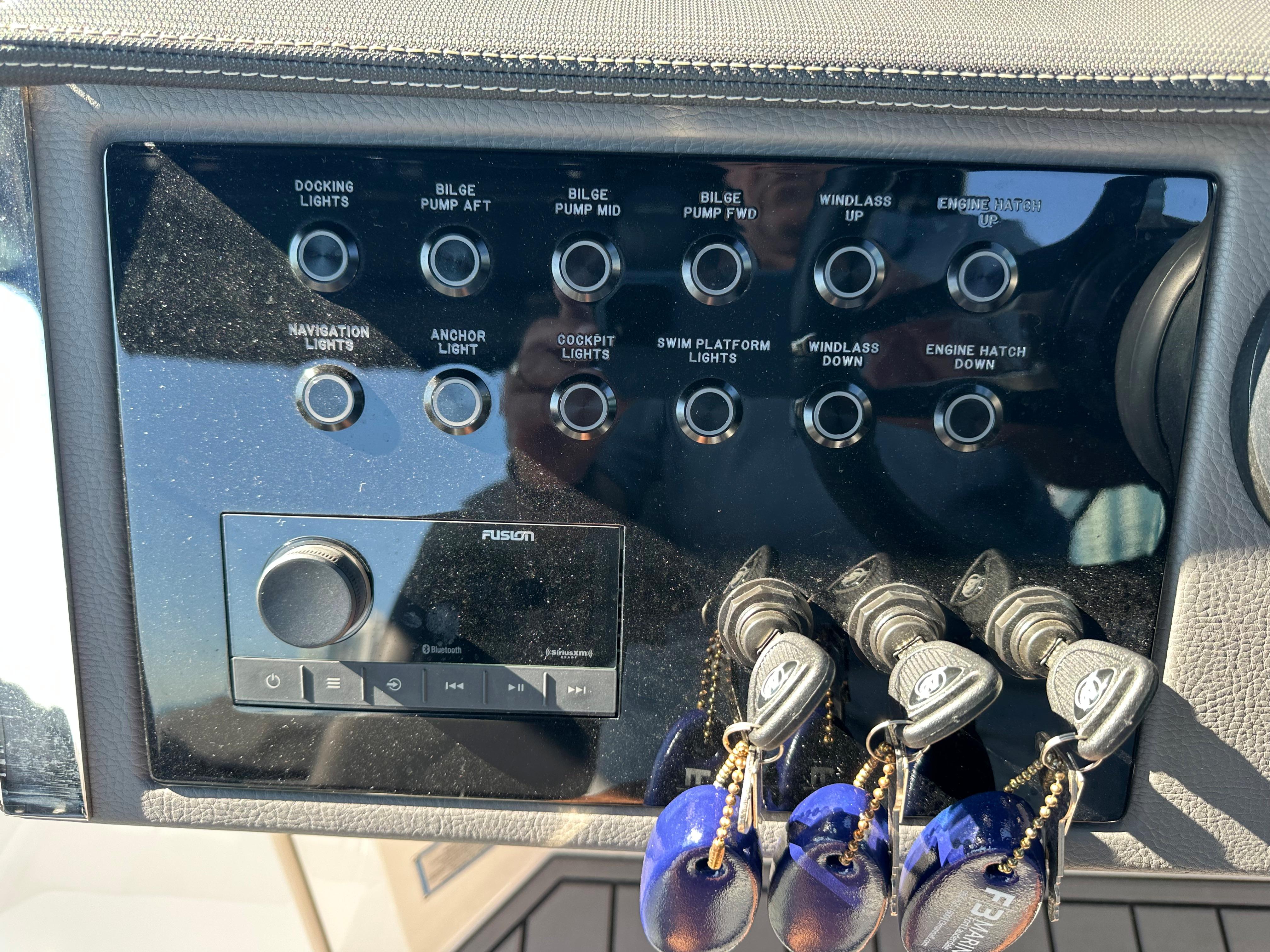 2022 Cobalt R33 OB Dual Console for sale - YachtWorld