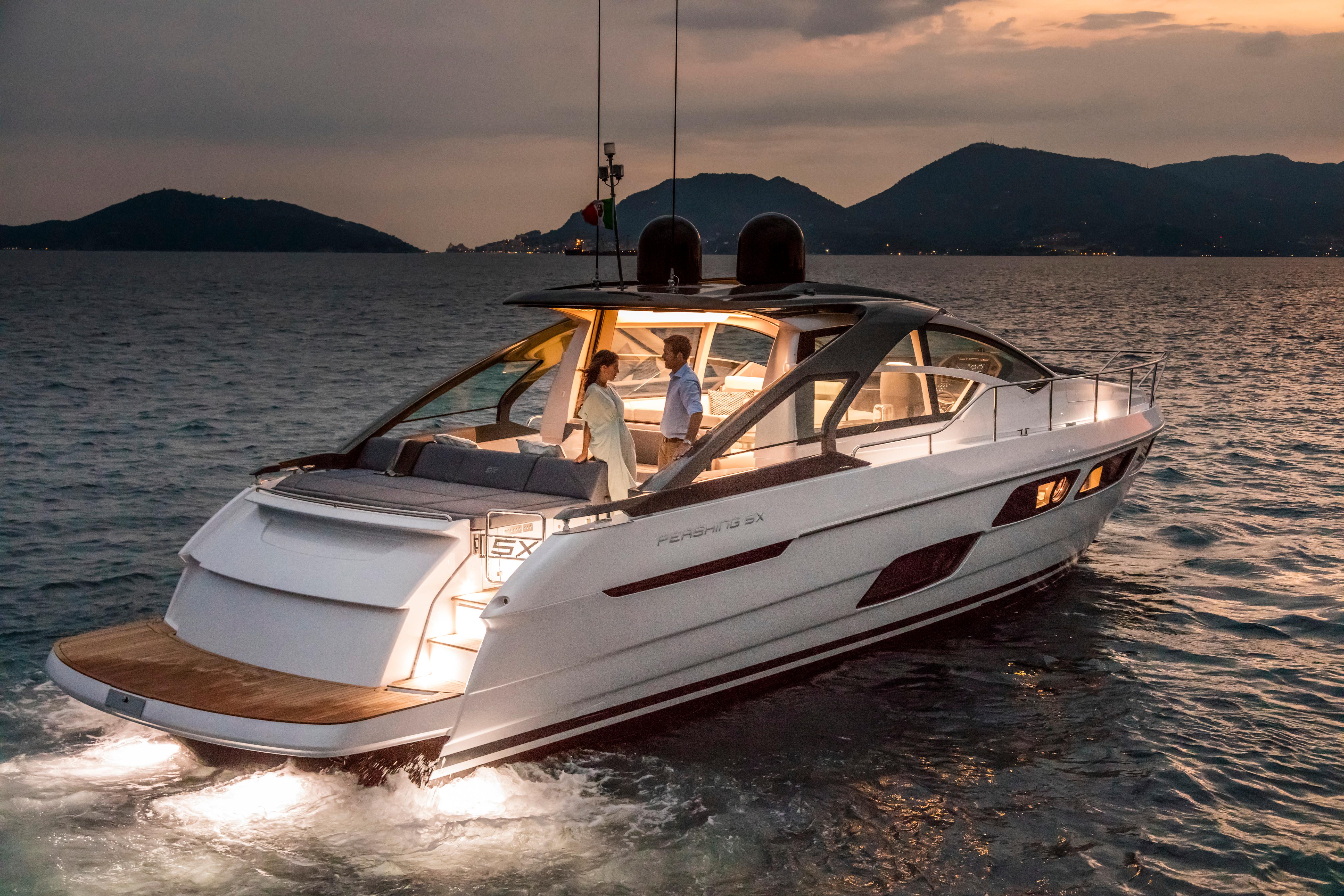 2025 Pershing 5x Yachts à moteur à vendre - YachtWorld