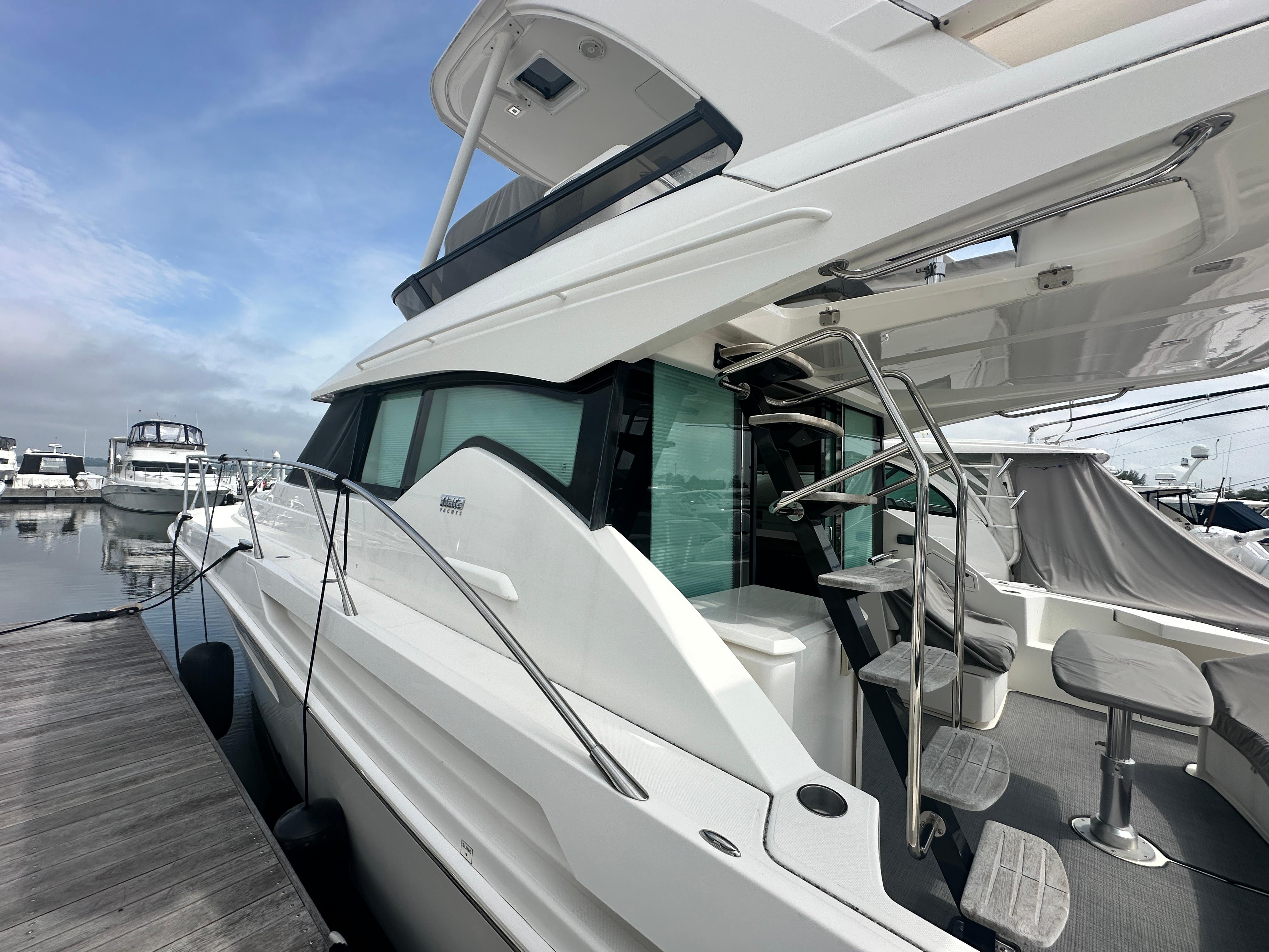 2021 Tiara Yachts F44 Flybridge Flybridge for sale - YachtWorld