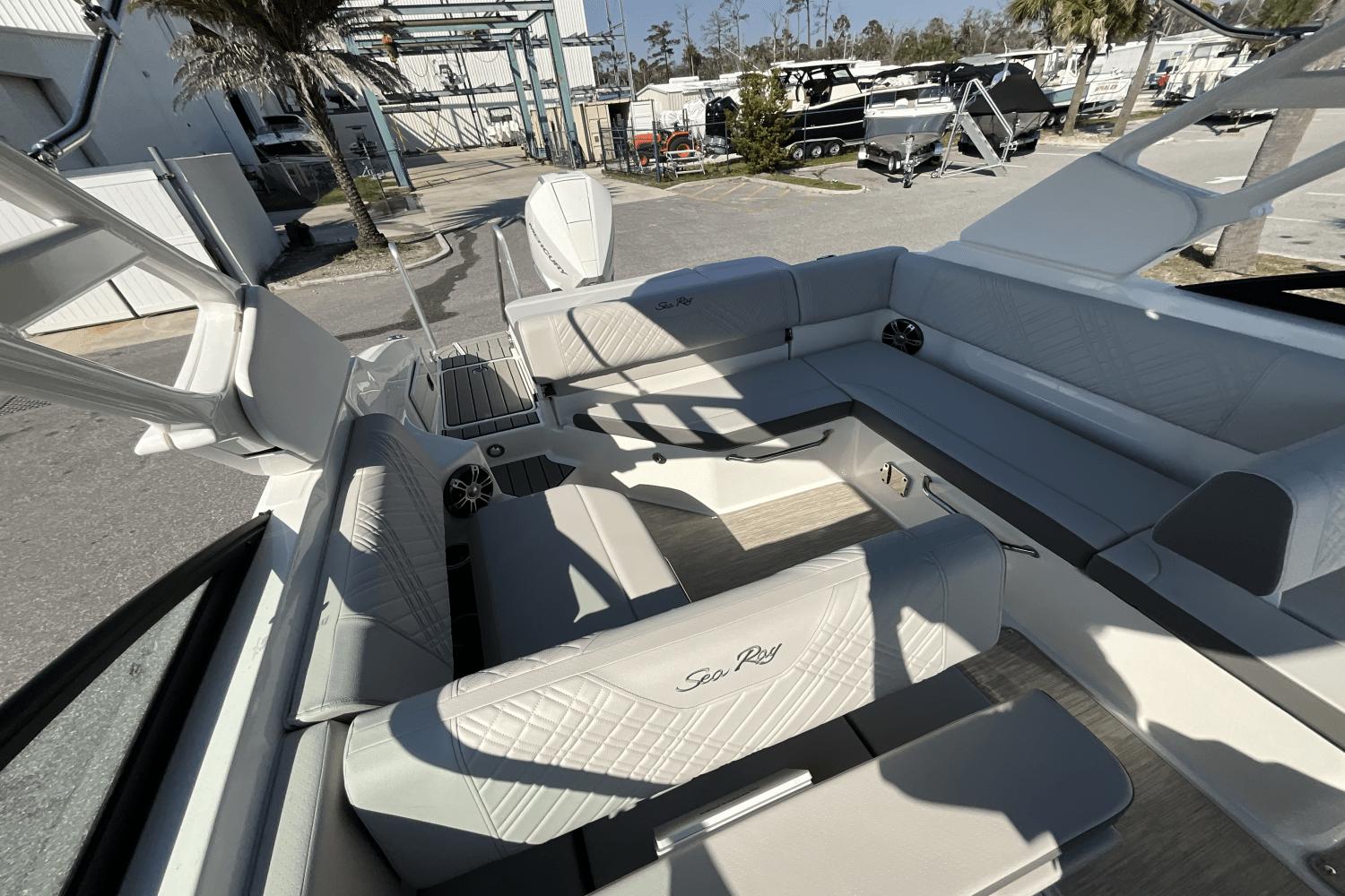 2025 Sea Ray SDX 250 Outboard Runabout for sale - YachtWorld