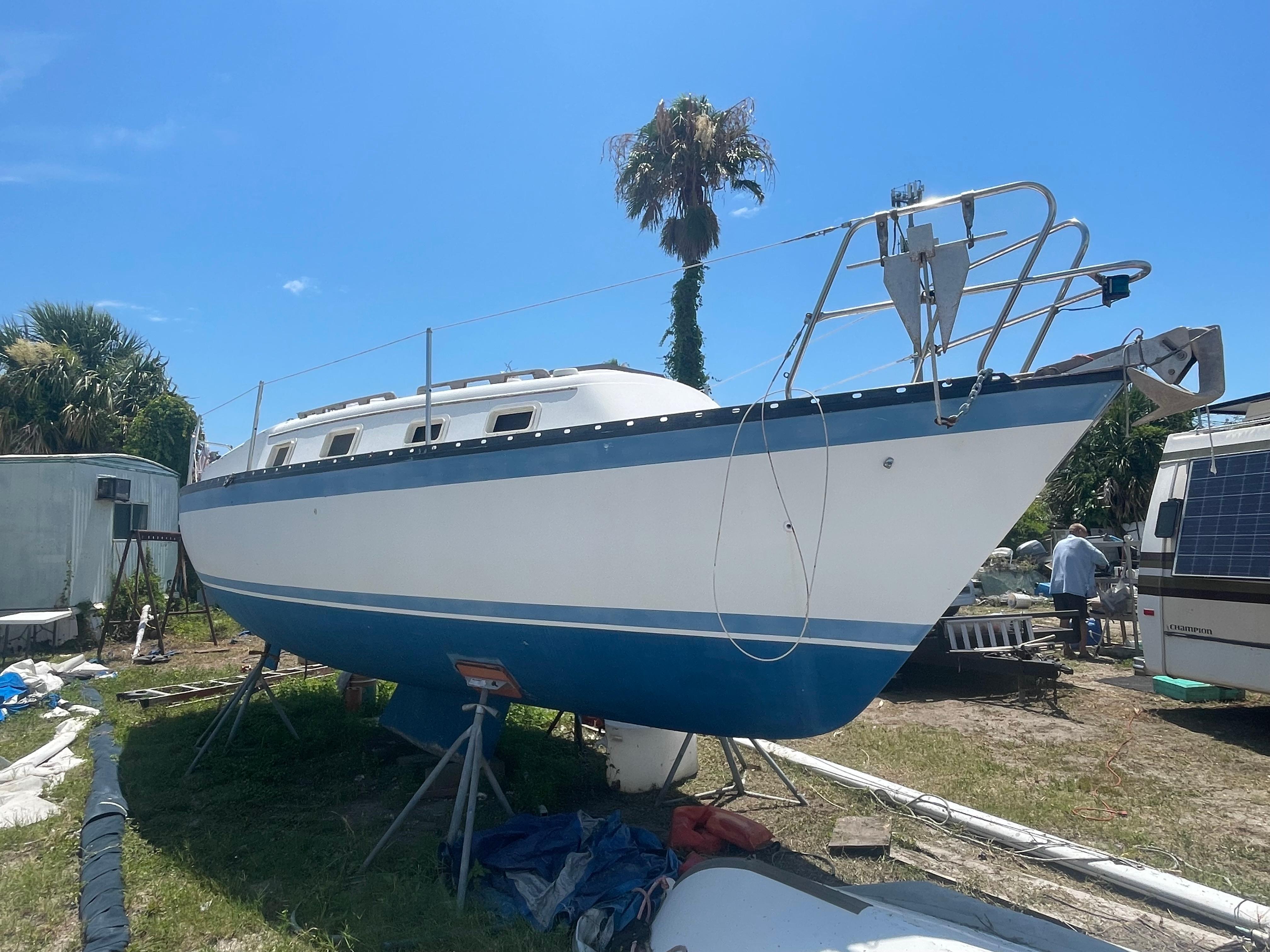 1983 Hunter Hunter 27 Motorsailer for sale - YachtWorld
