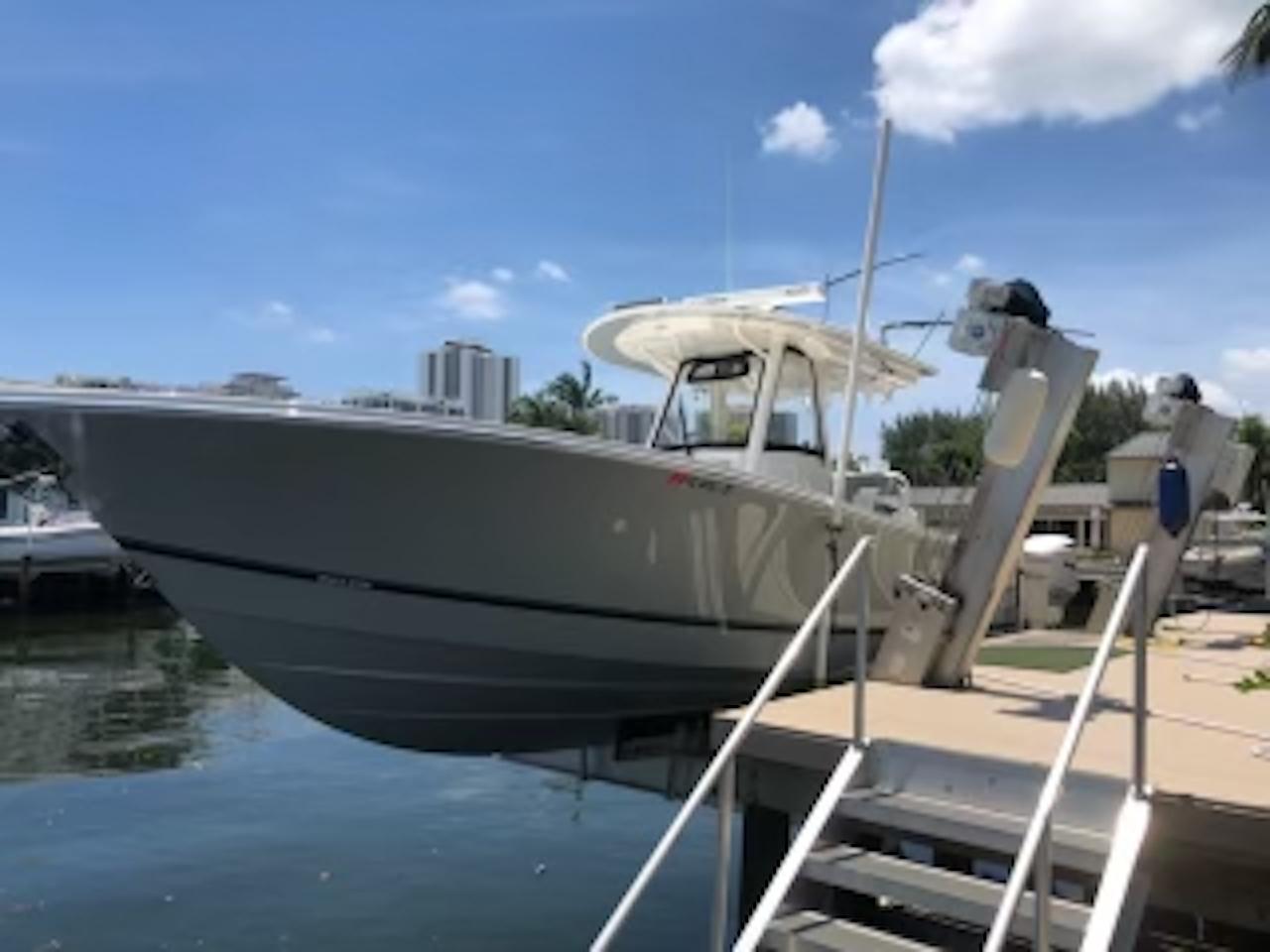 2021 Regulator 34 Center Console Boote Kaufen - YachtWorld