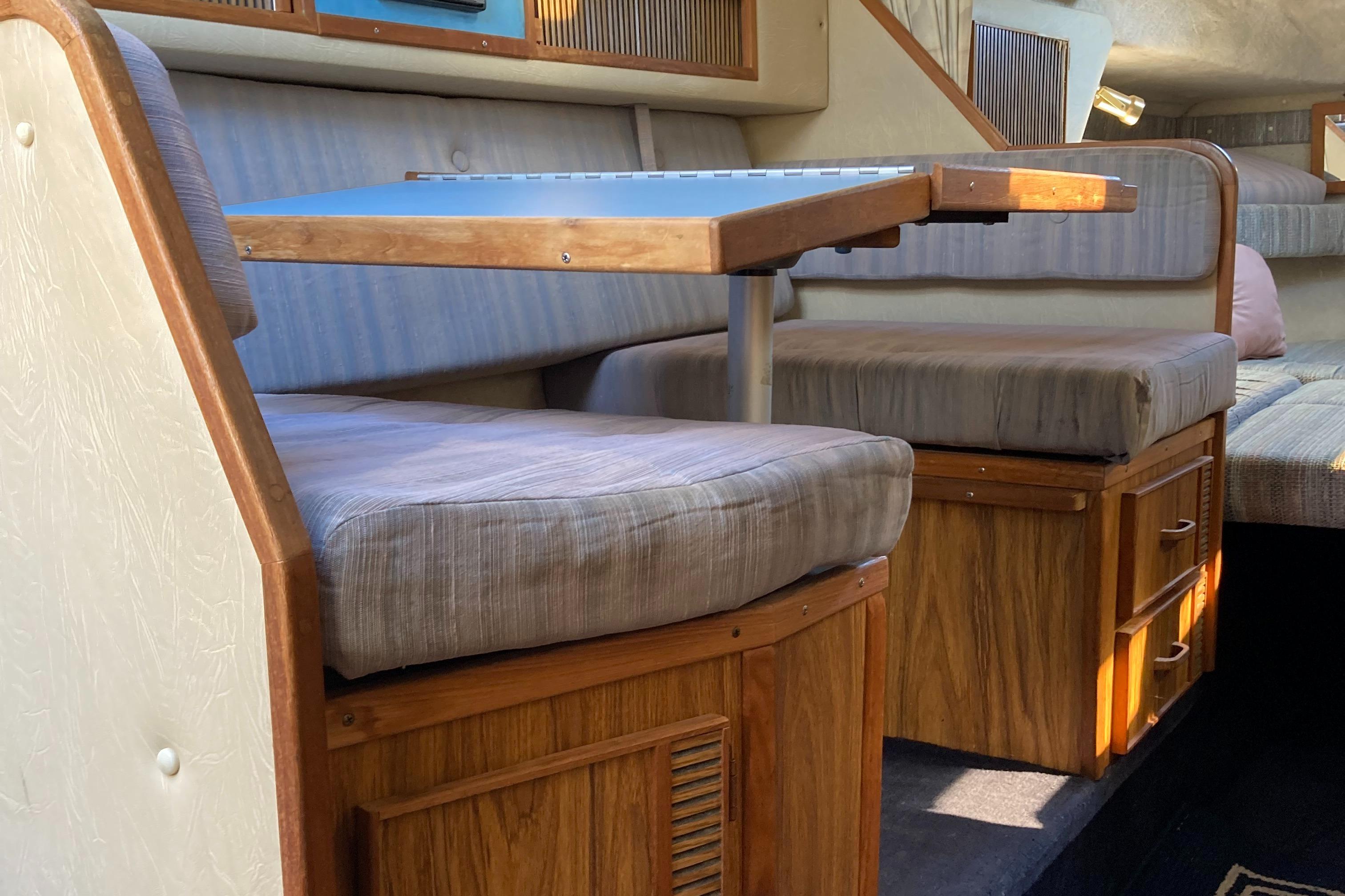 1986 Sea Ray 268 Sundancer Cuddy Cabin for sale - YachtWorld