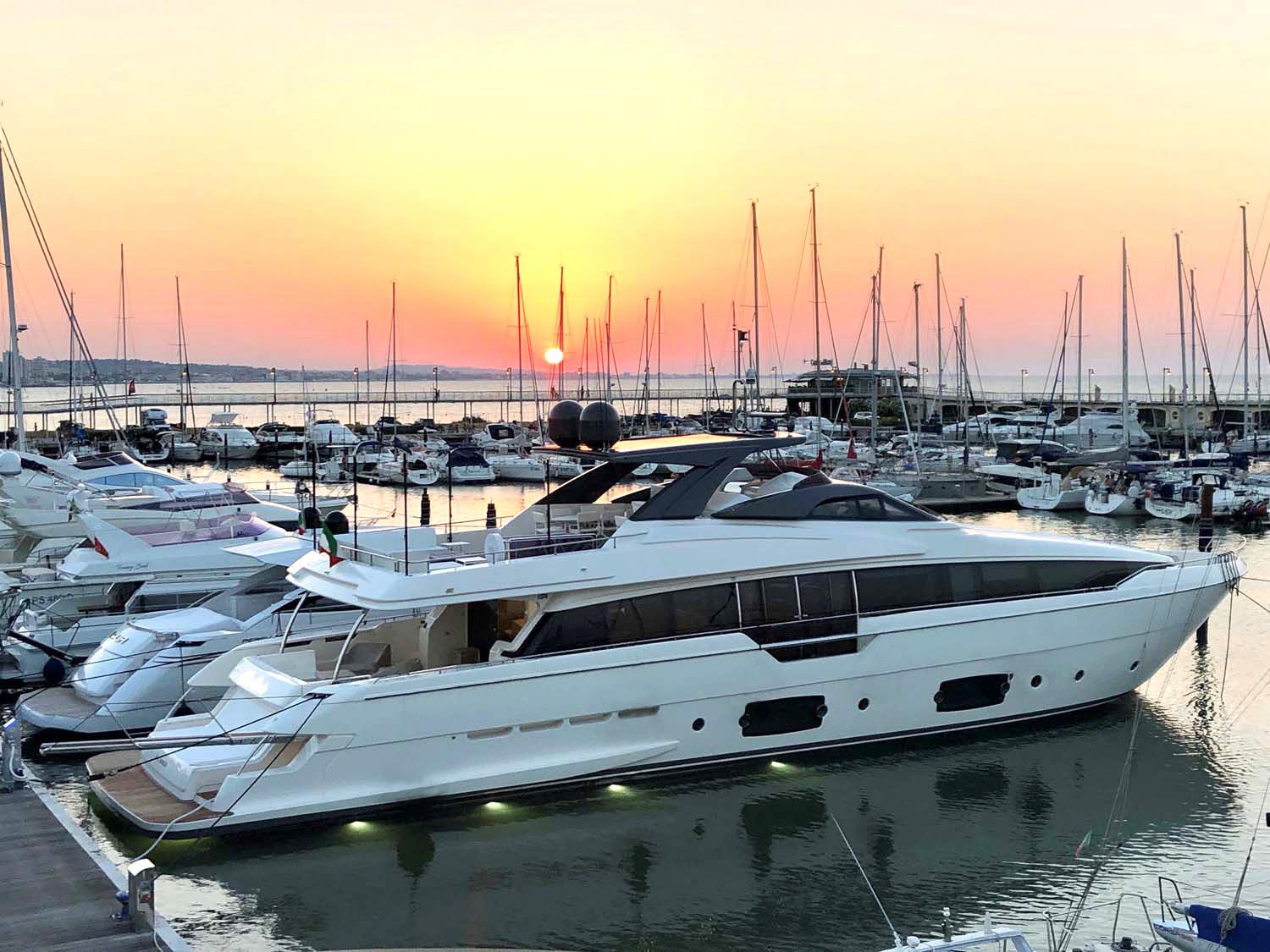 Ferretti Yachts 960 | 2020 | 29m | Boatshop24