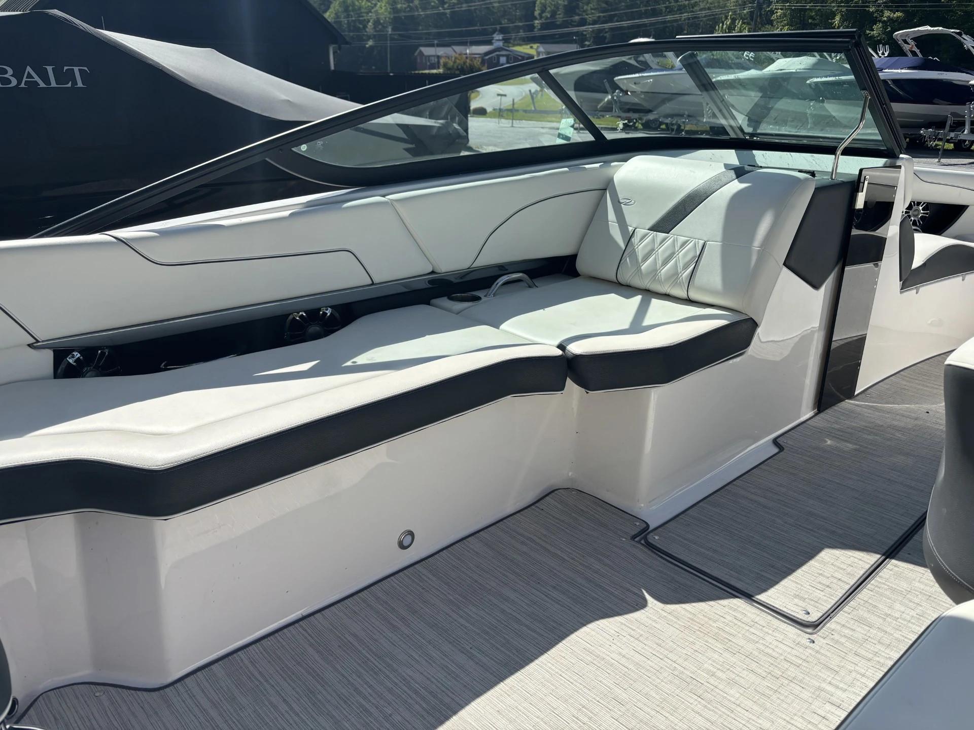 2019 Regal 2300 Surf Bowrider for sale - YachtWorld