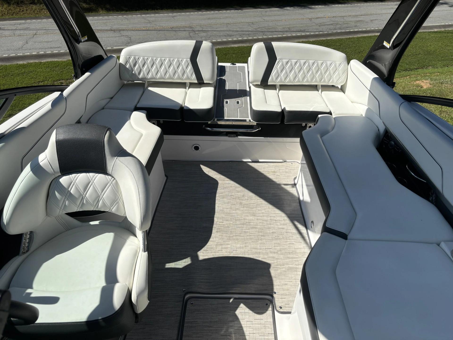 2019 Regal 2300 Surf Bowrider for sale - YachtWorld