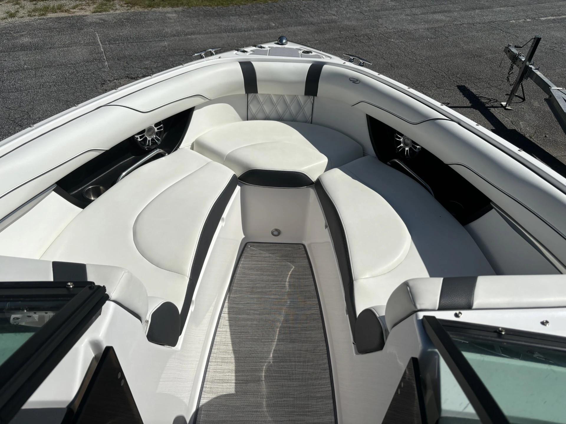 2019 Regal 2300 Surf Bowrider for sale - YachtWorld