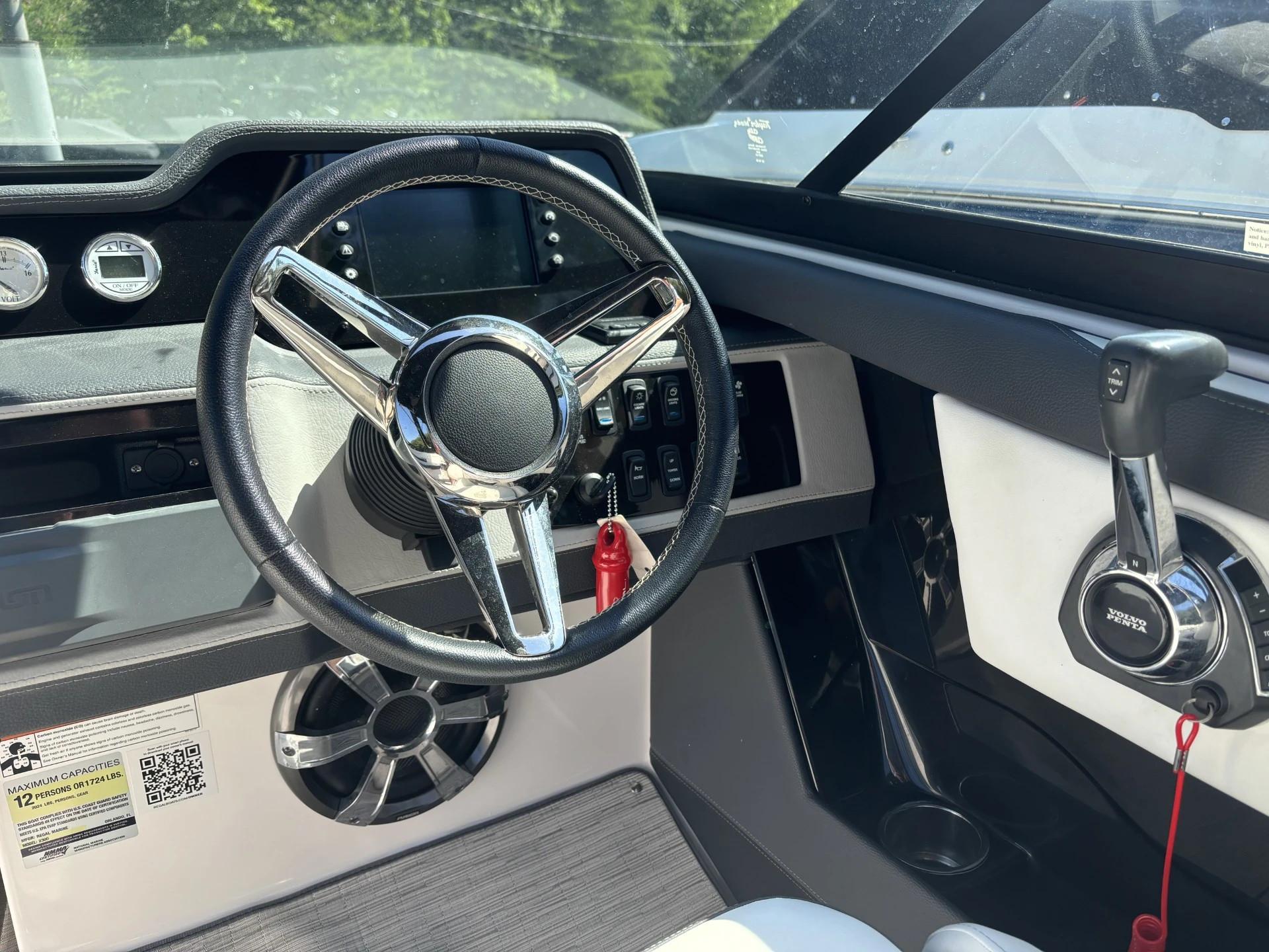 2019 Regal 2300 Surf Bowrider for sale - YachtWorld